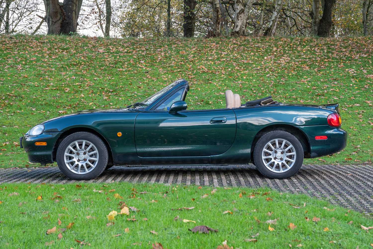 Lot 1 - 1998 Mazda MX-5 1.8