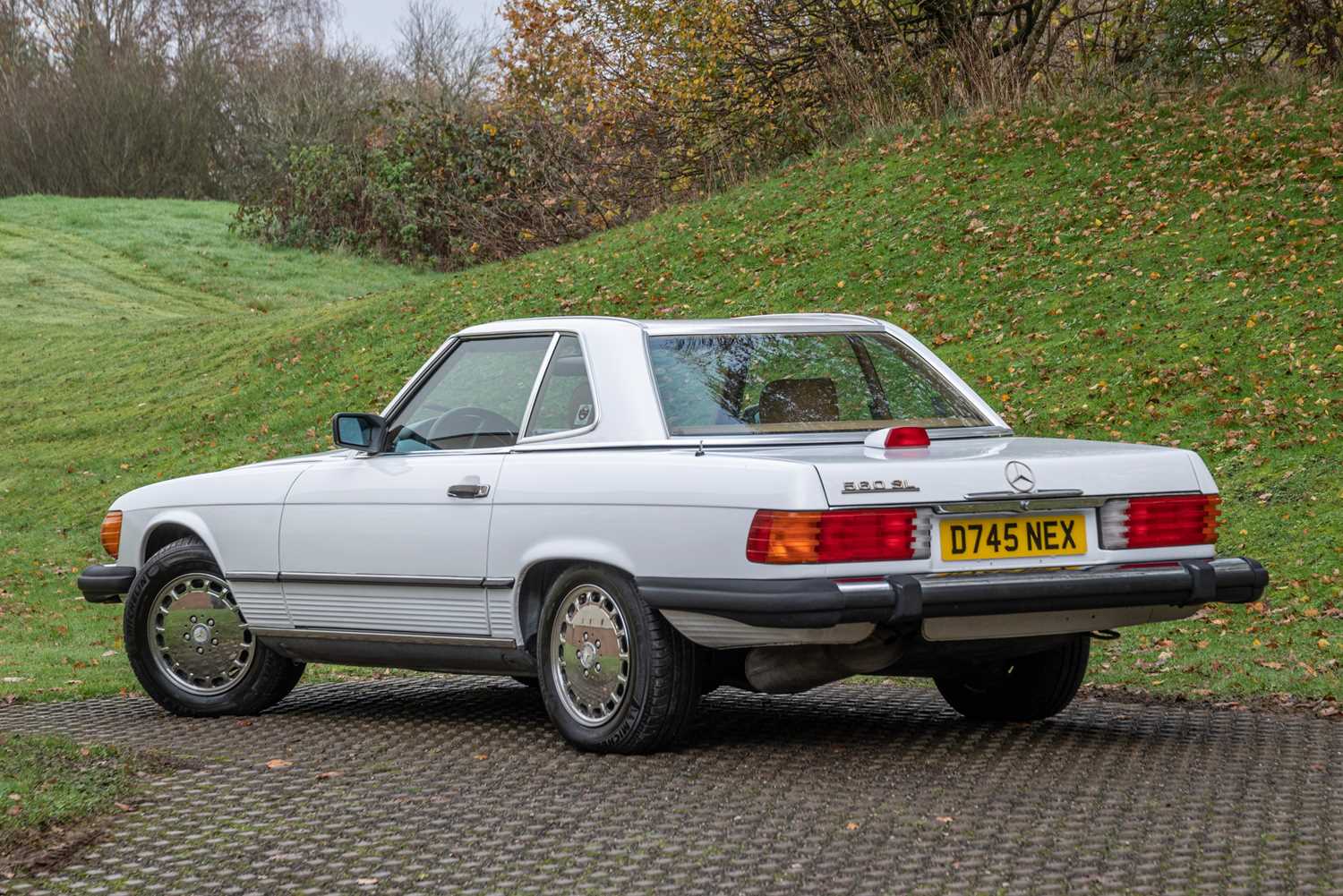 Lot 52 - 1987 Mercedes-Benz 560 SL