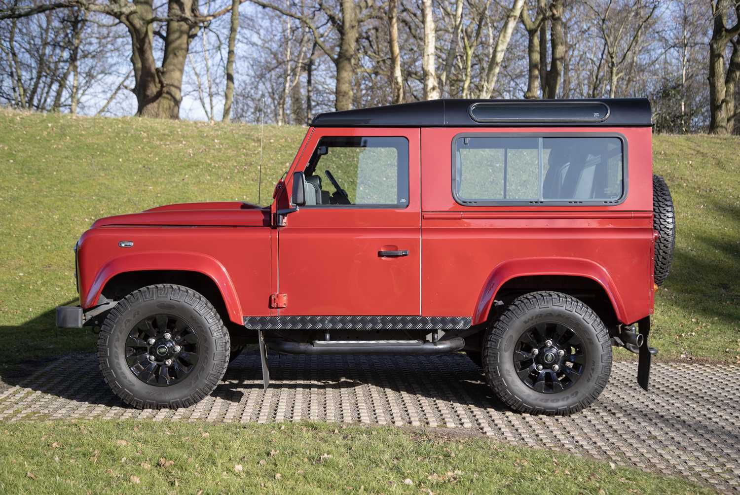 Lot 14 - 2014 Land Rover Defender 90 XS TD