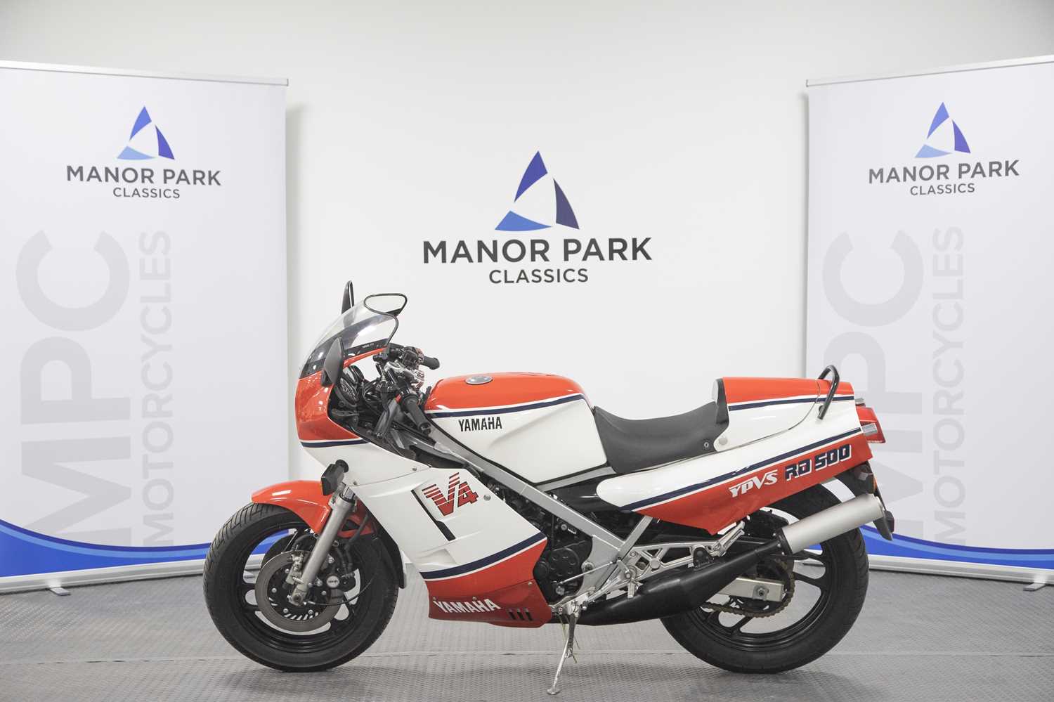 Lot 44 - 1985 Yamaha RD500LC