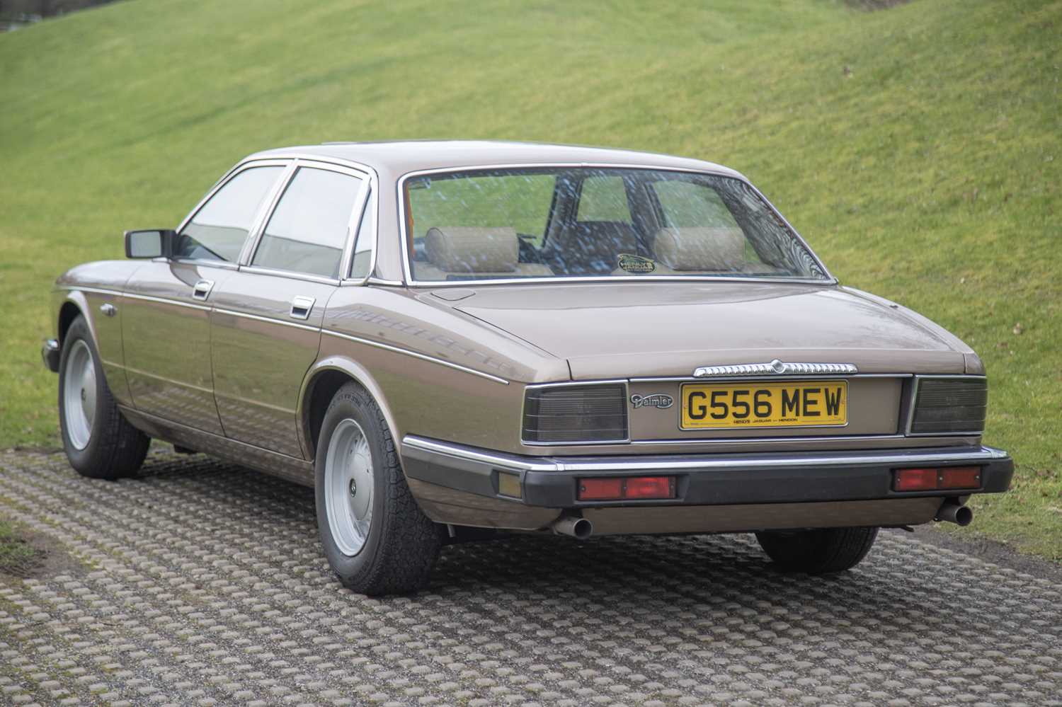 Lot 16 - 1989 Daimler Sovereign 4.0
