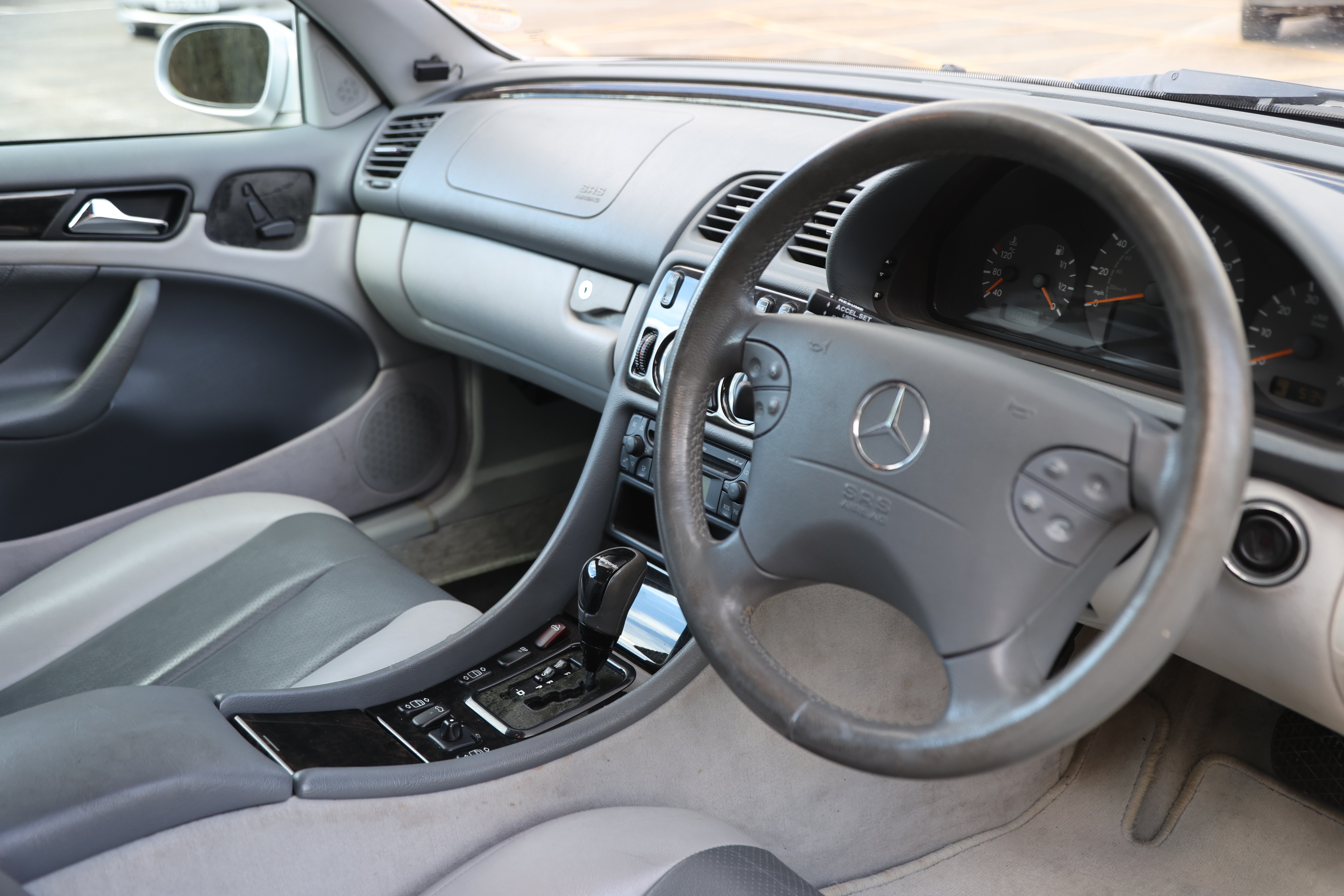 Lot 43 - 2000 Mercedes-Benz CLK 230 Avantgarde