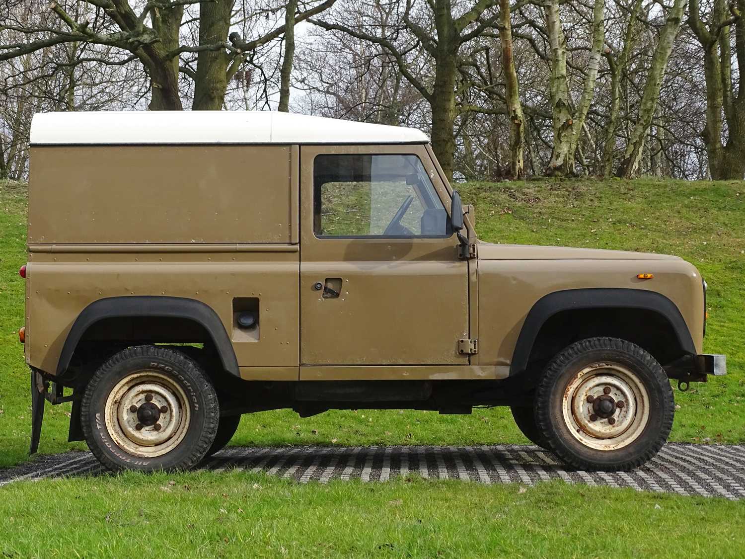 Lot 58 - 1986 Land Rover 90 V8 Commercial