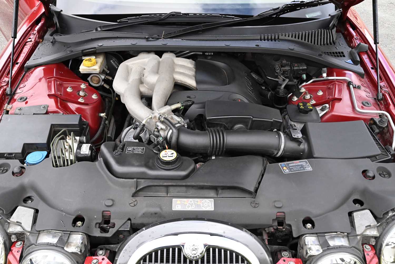Lot 81 - 2004 Jaguar S-Type 2.5 V6 SE