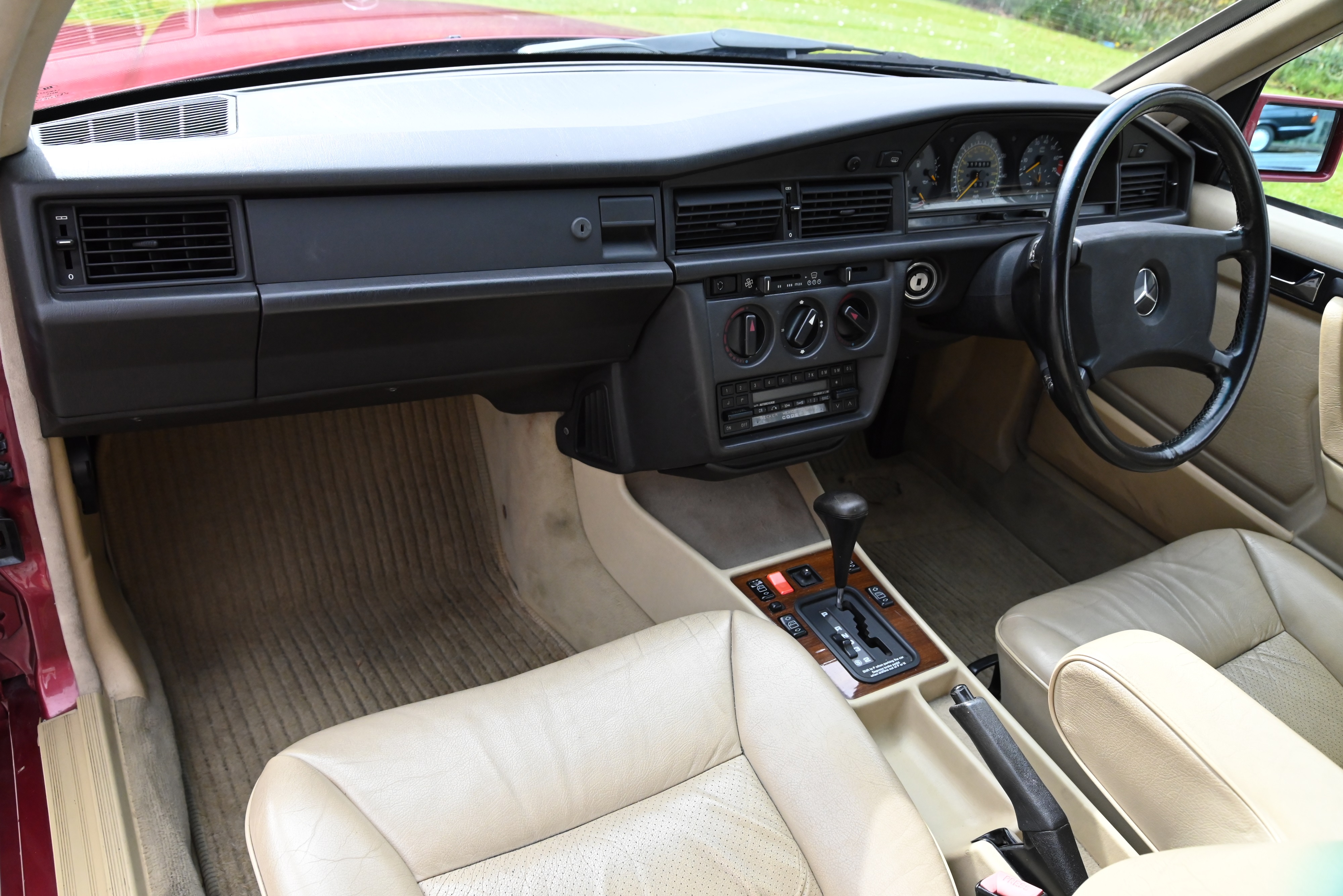 Lot 102 - 1990 Mercedes-Benz 190 E 2.6