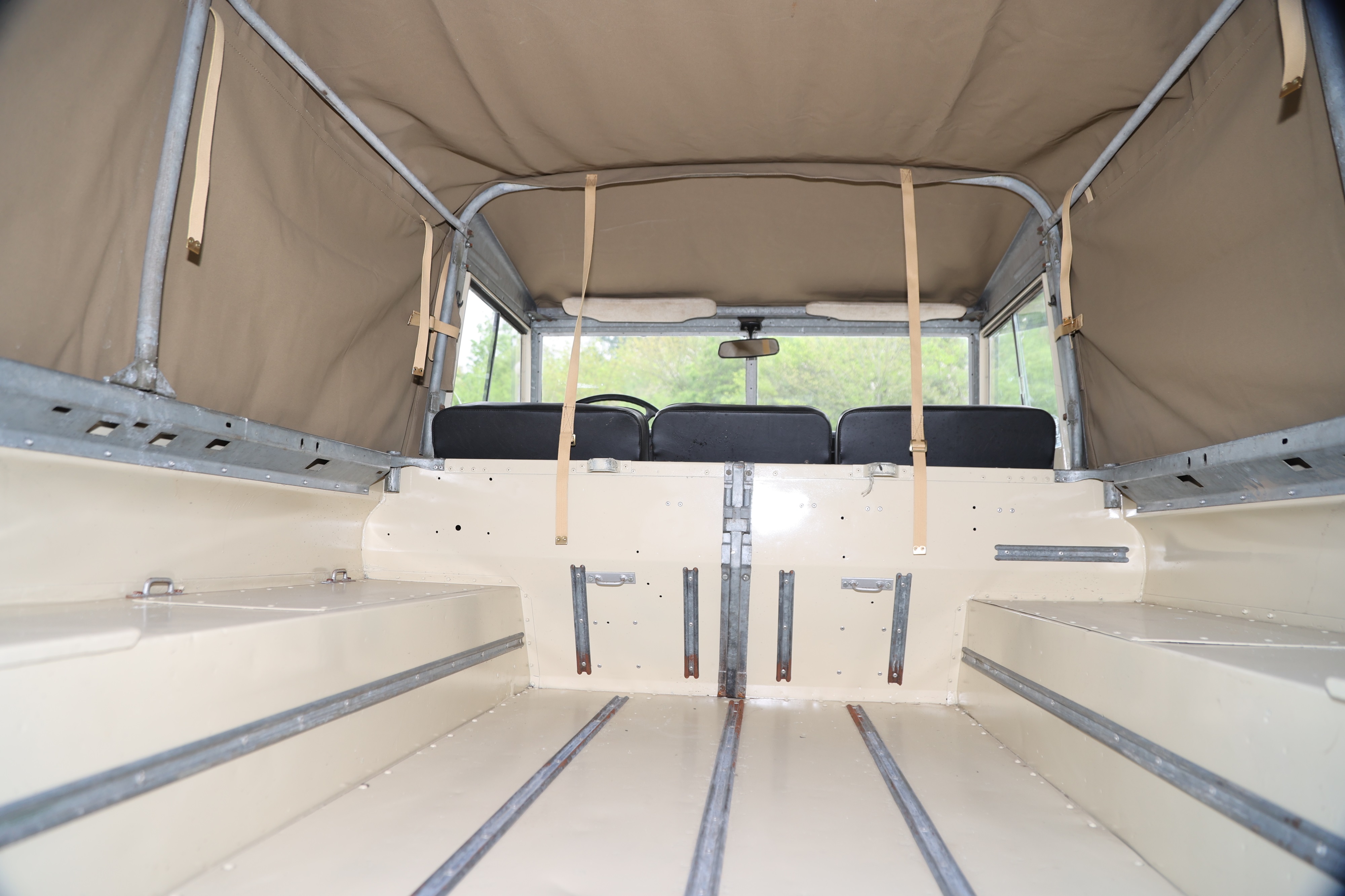 Lot 100 - 1978 Land Rover 109 Series III