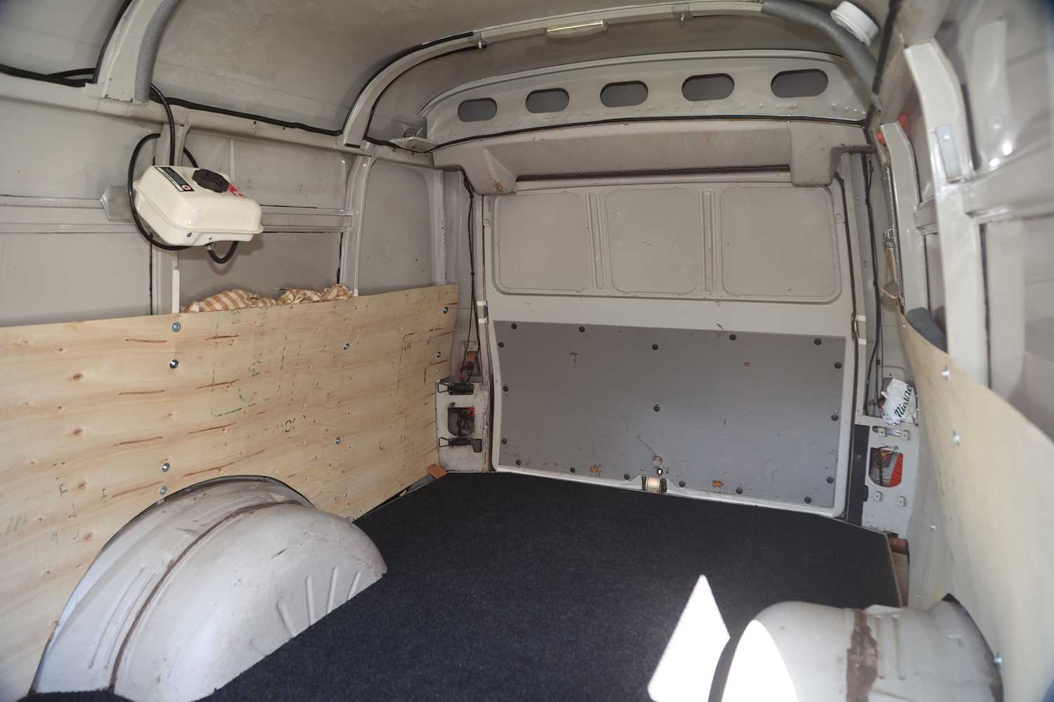 Lot 117 - 1982 Ford Transit MK2 Twin Wheel