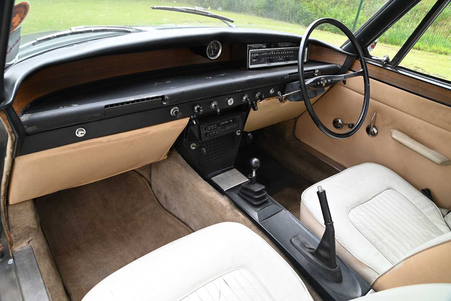 Lot 36 - 1966 Rover P6 2000