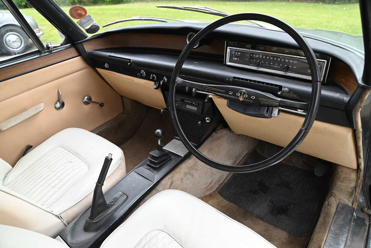 Lot 36 - 1966 Rover P6 2000