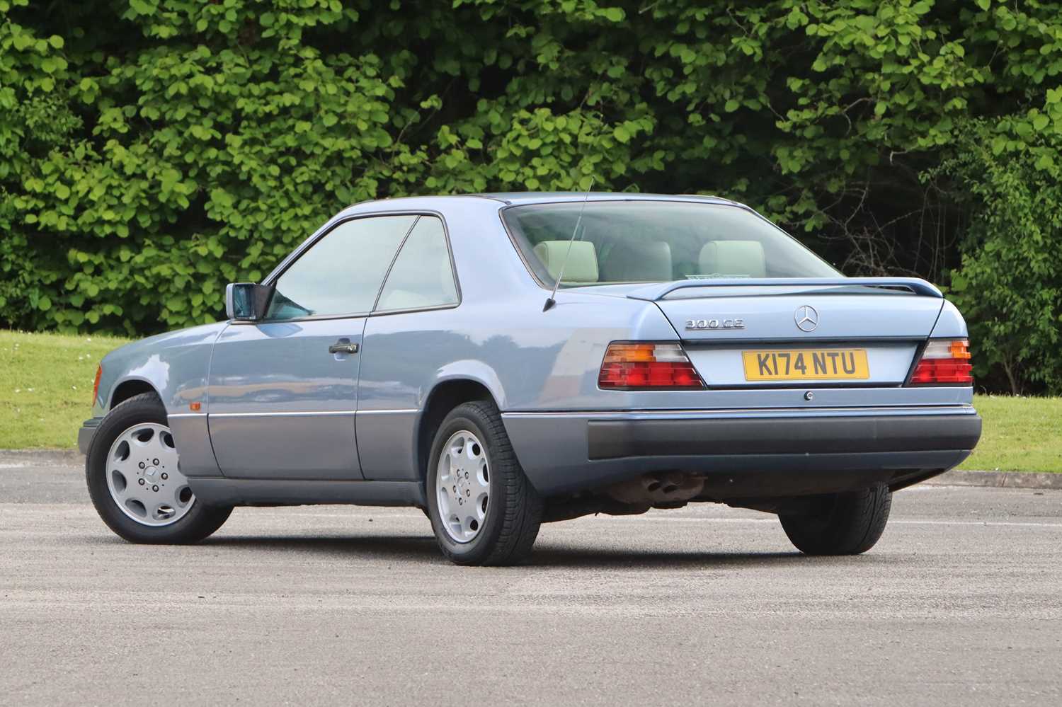 Lot 91 - 1992 Mercedes-Benz 300 CE