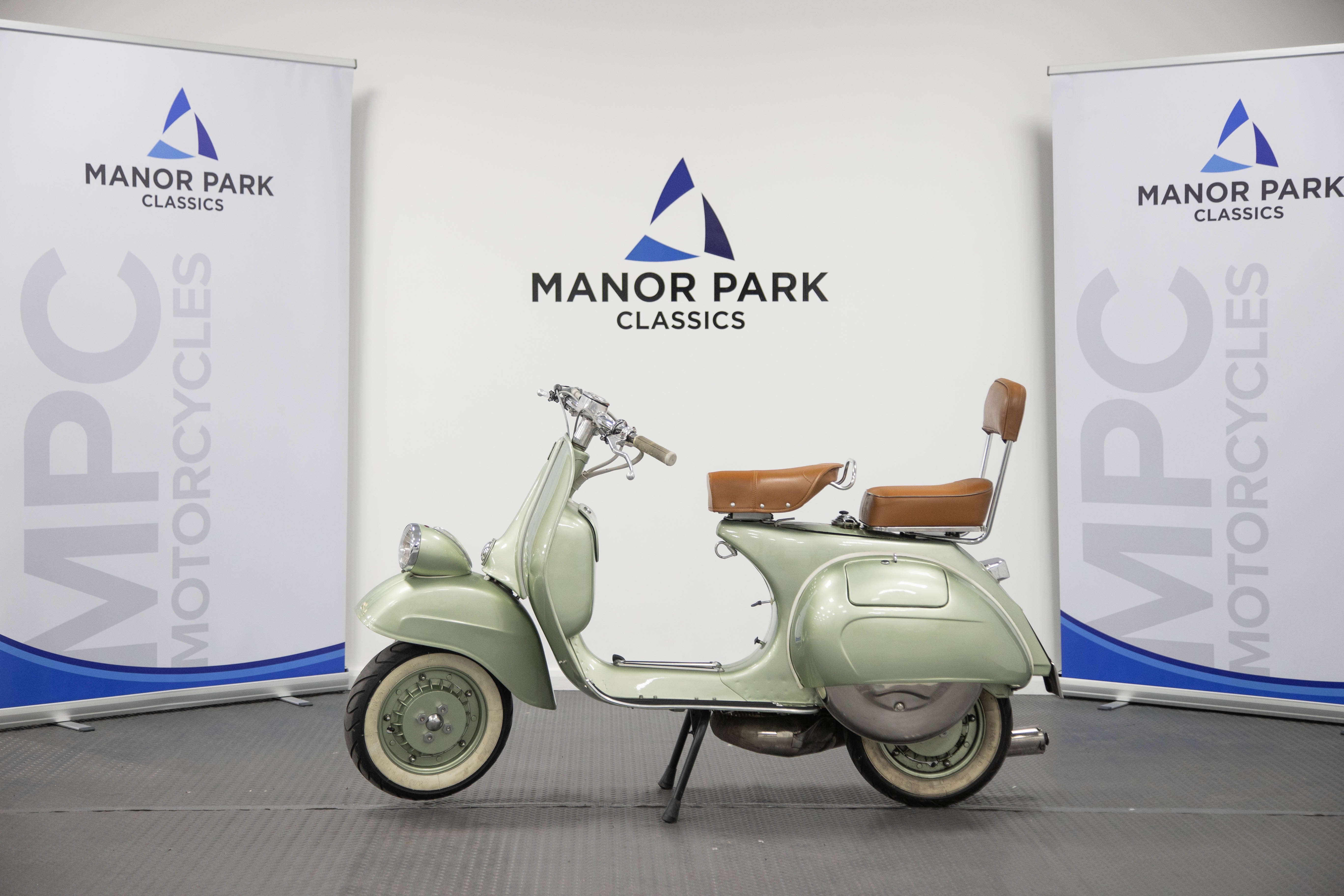 Lot 26 - 1985 Vespa Douglas 125