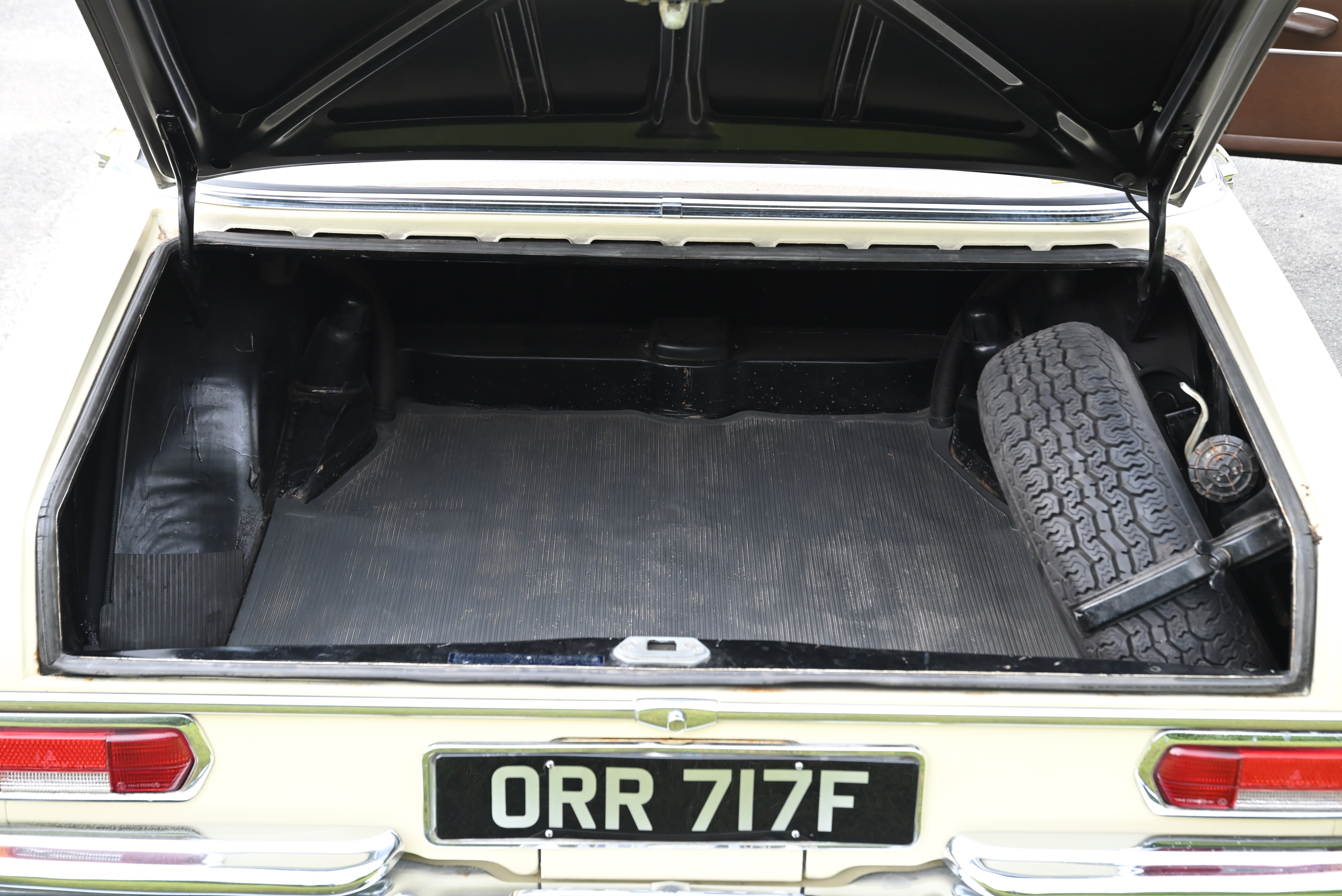 Lot 112 - 1968 Mercedes-Benz 250 S