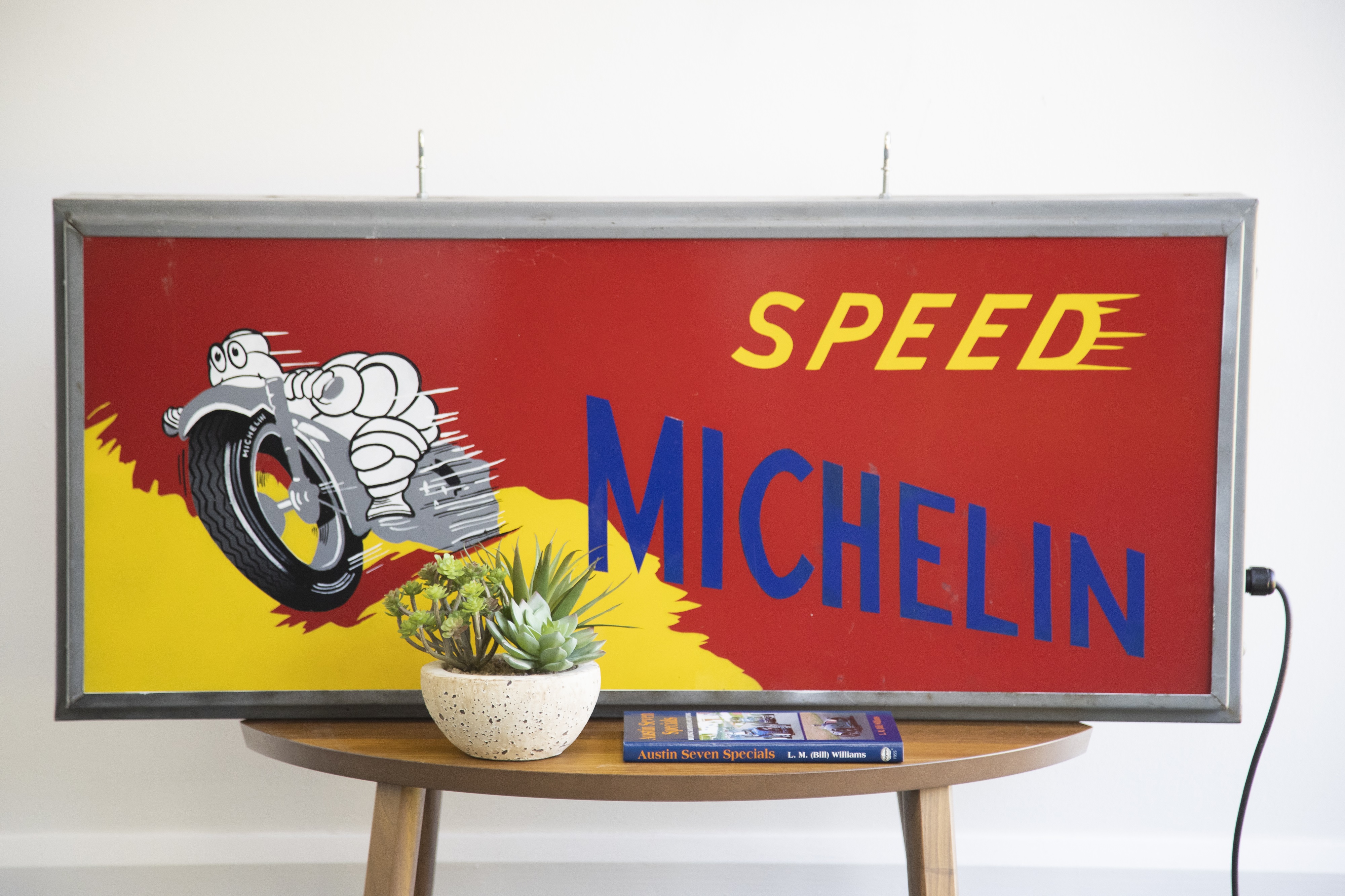 Lot 29 - Representation Michelin Speed light box.
