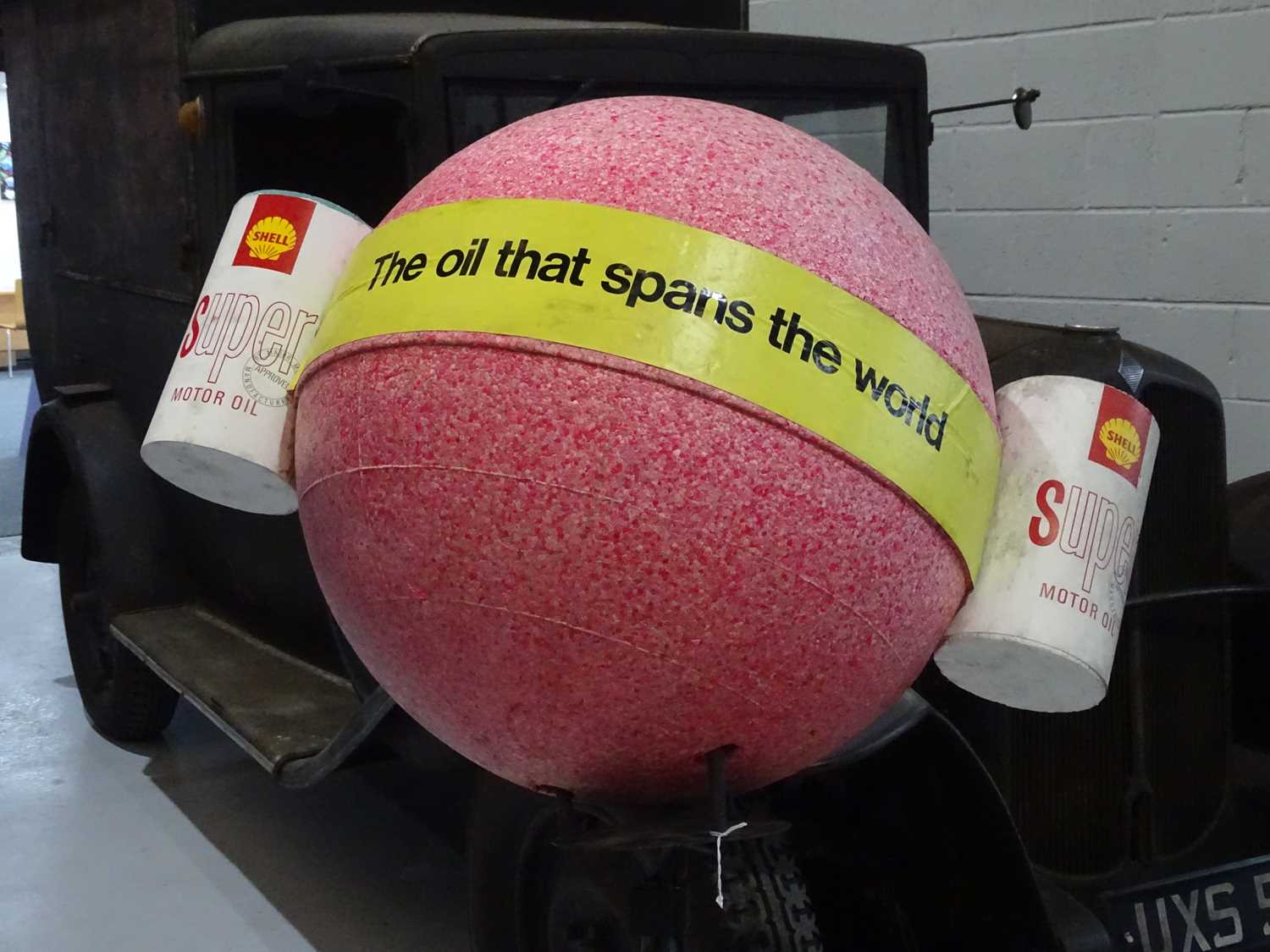 Lot 32 - Shell oil showroom display globe