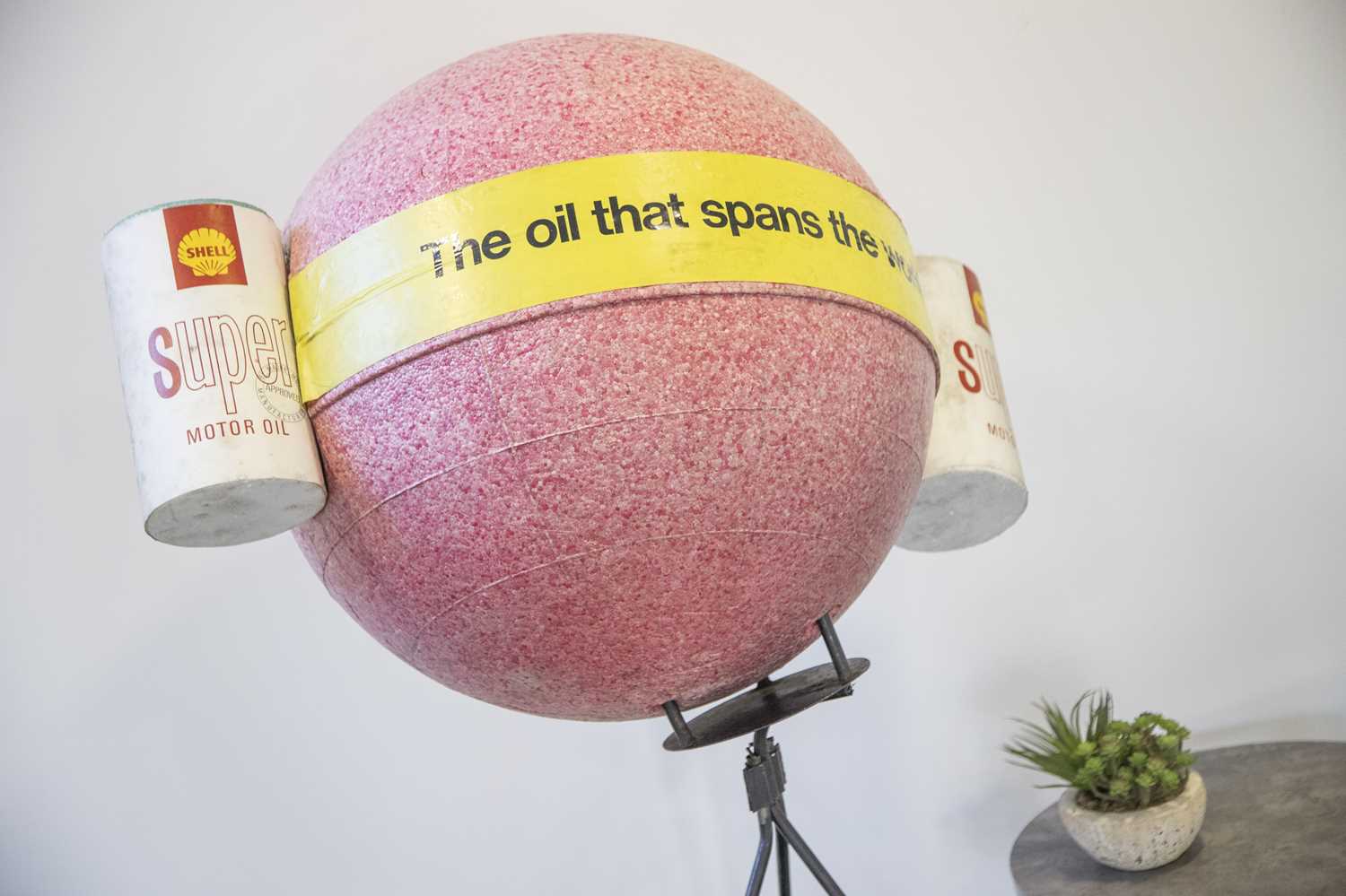 Lot 32 - Shell oil showroom display globe