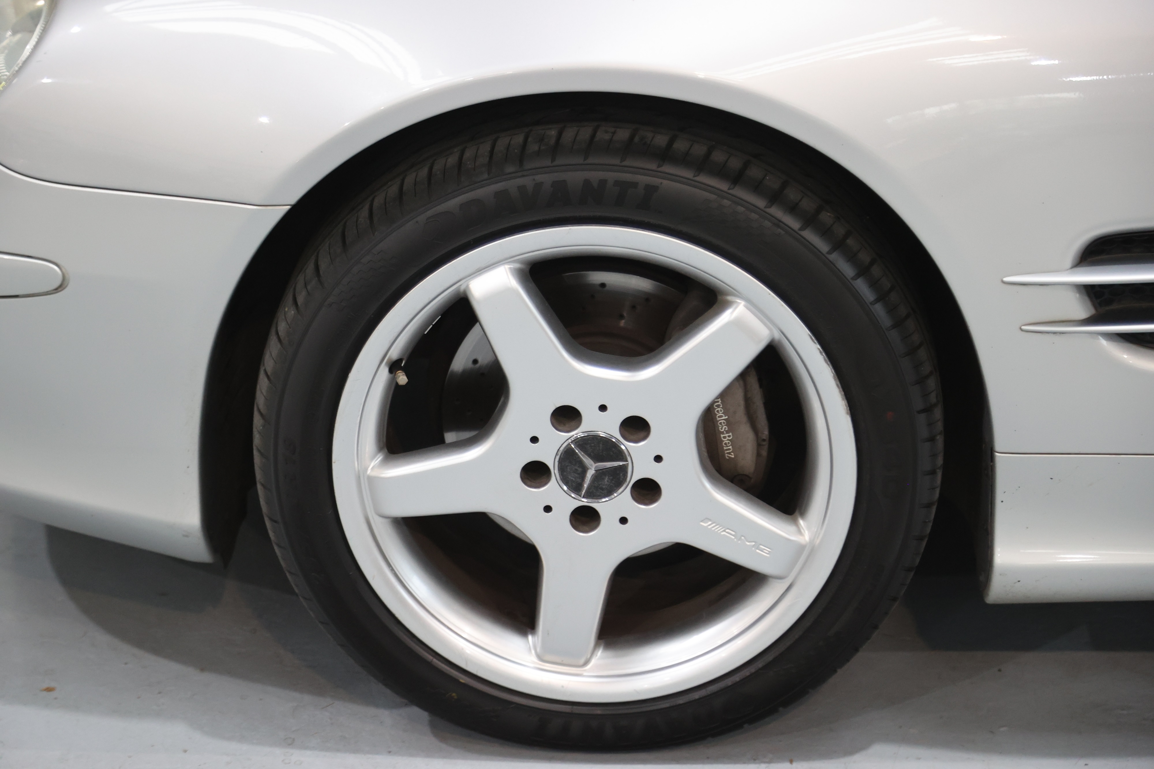 Lot 89 - 2004 Mercedes-Benz SL 350