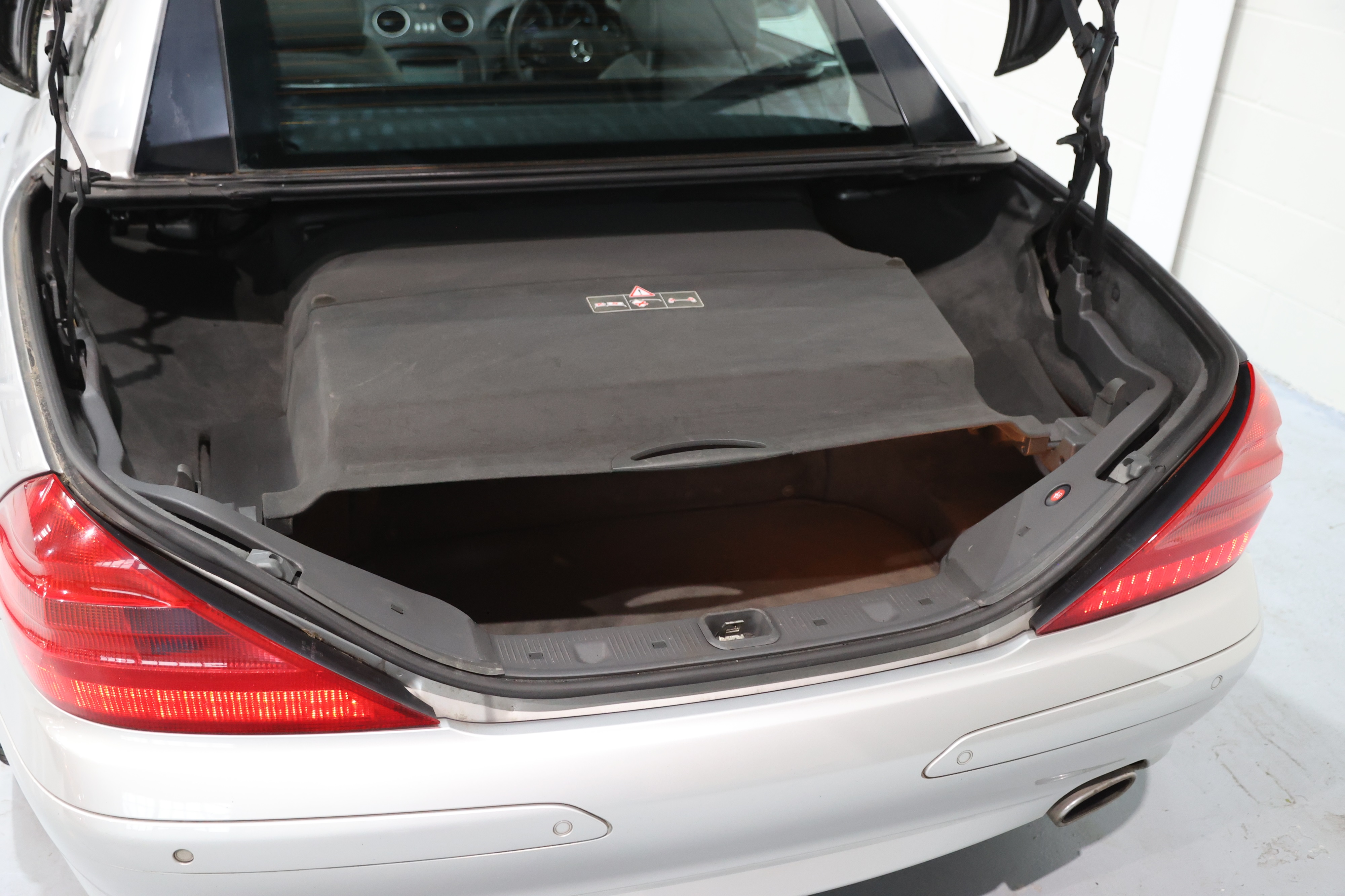 Lot 89 - 2004 Mercedes-Benz SL 350