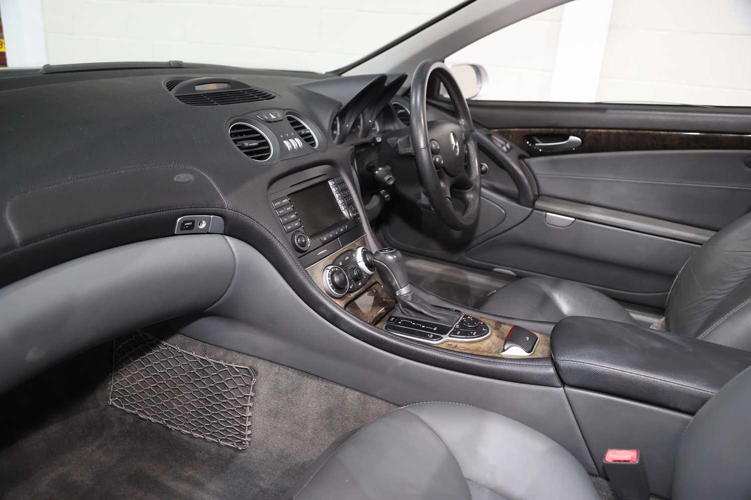 Lot 89 - 2004 Mercedes-Benz SL 350