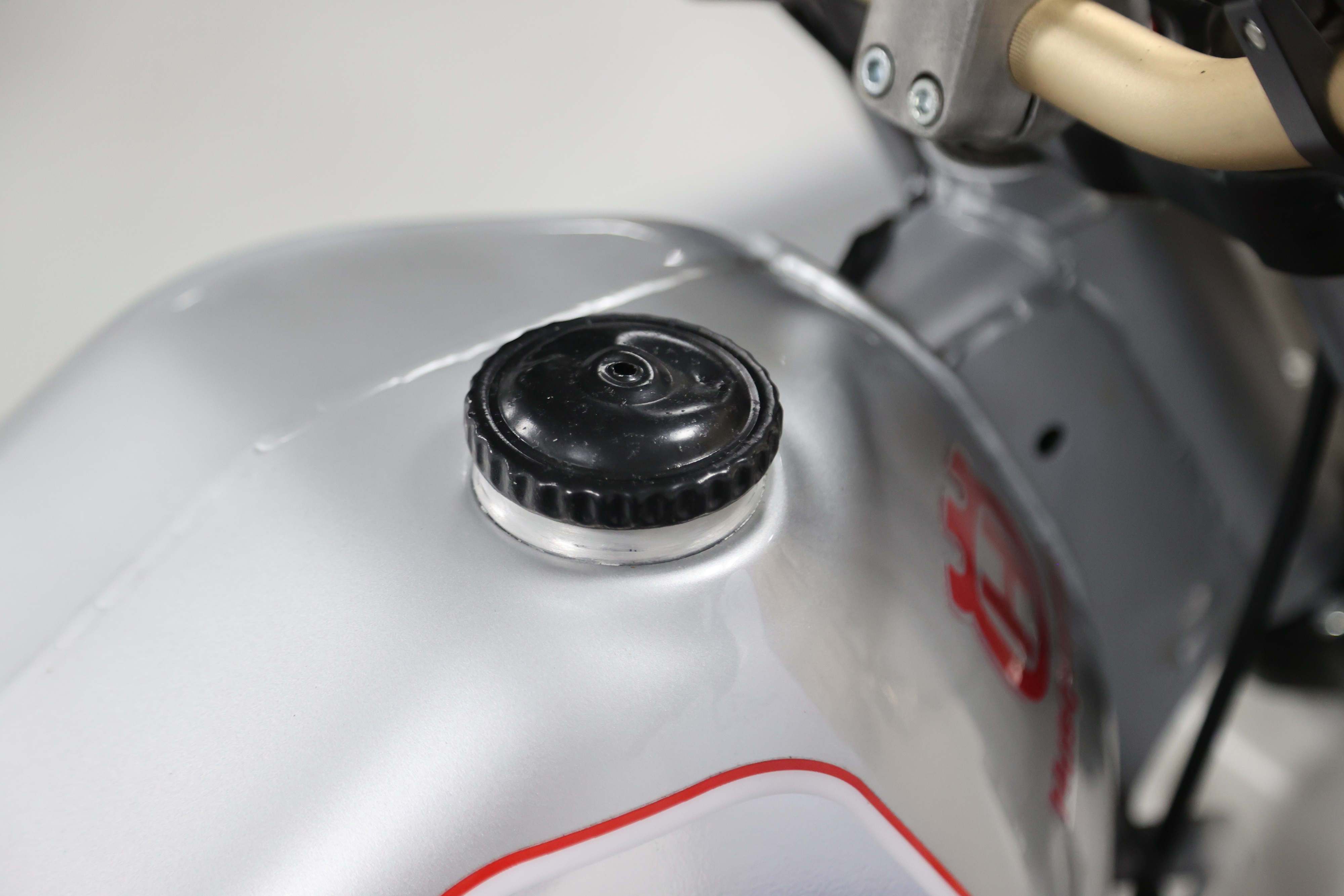 Lot 19 - 1982 Husqvarna CR500 Silver Streak