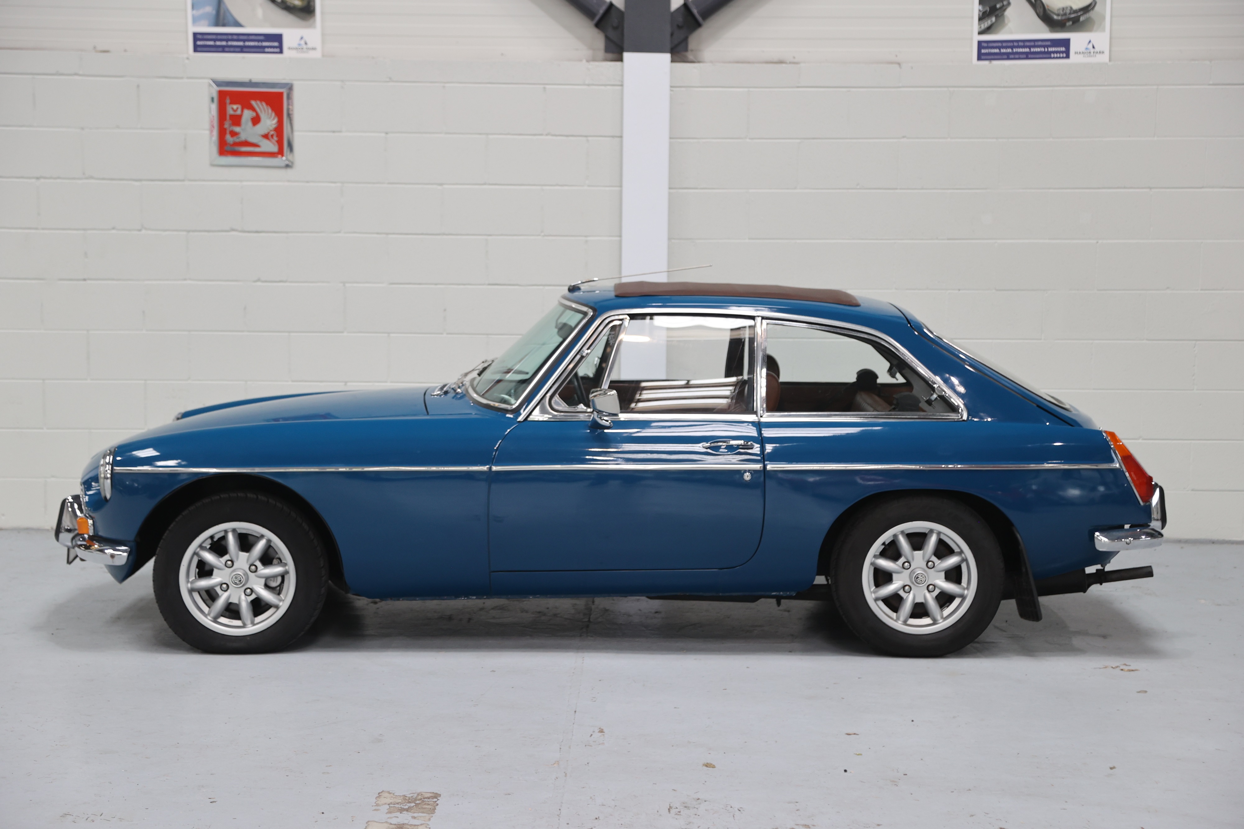 Lot 76 - 1971 MG B GT