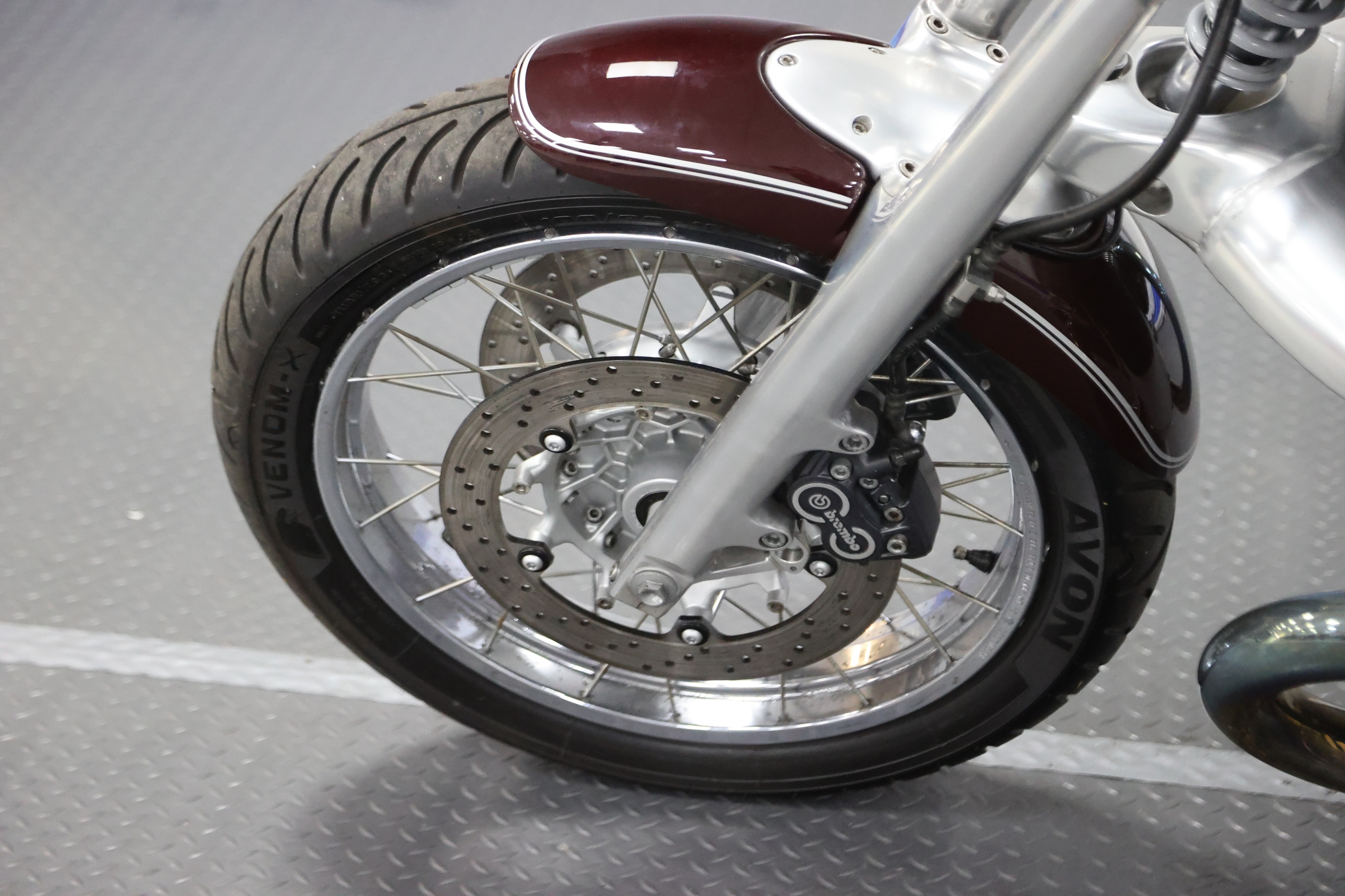 Lot 27 - 1999 BMW R1200C