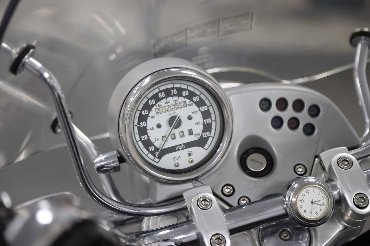 Lot 27 - 1999 BMW R1200C