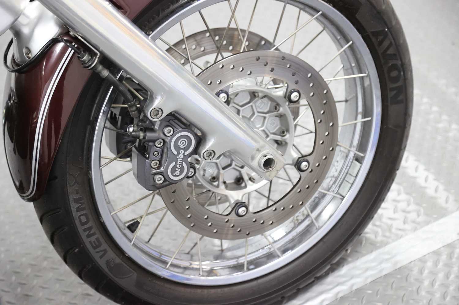 Lot 27 - 1999 BMW R1200C