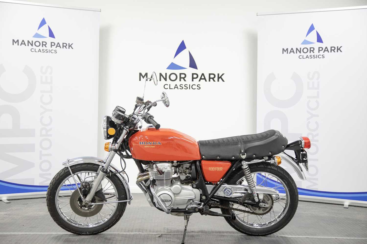 Lot 9 - 1975 Honda CB400F