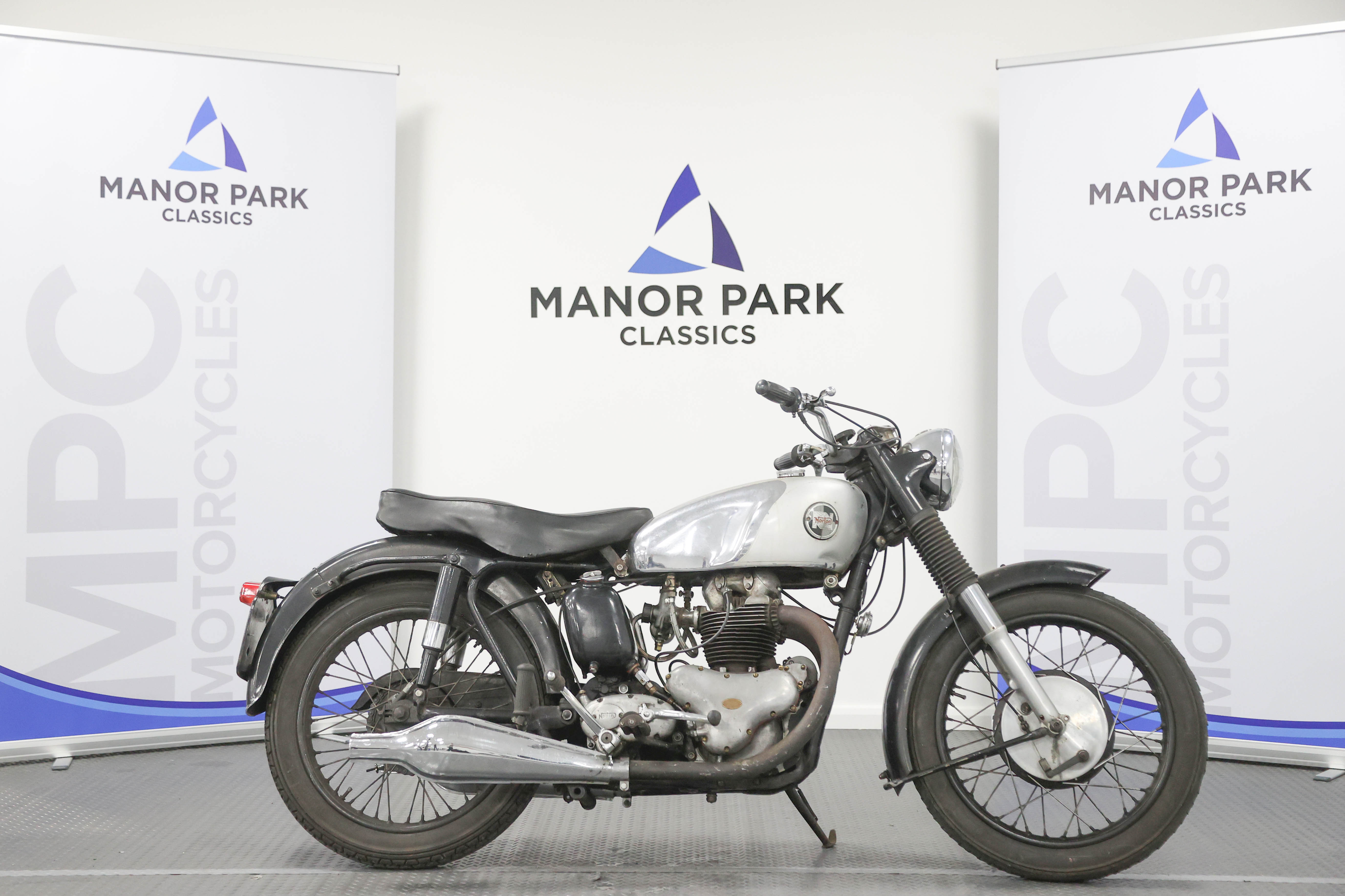 Lot 17 - 1954 Norton Model 7
