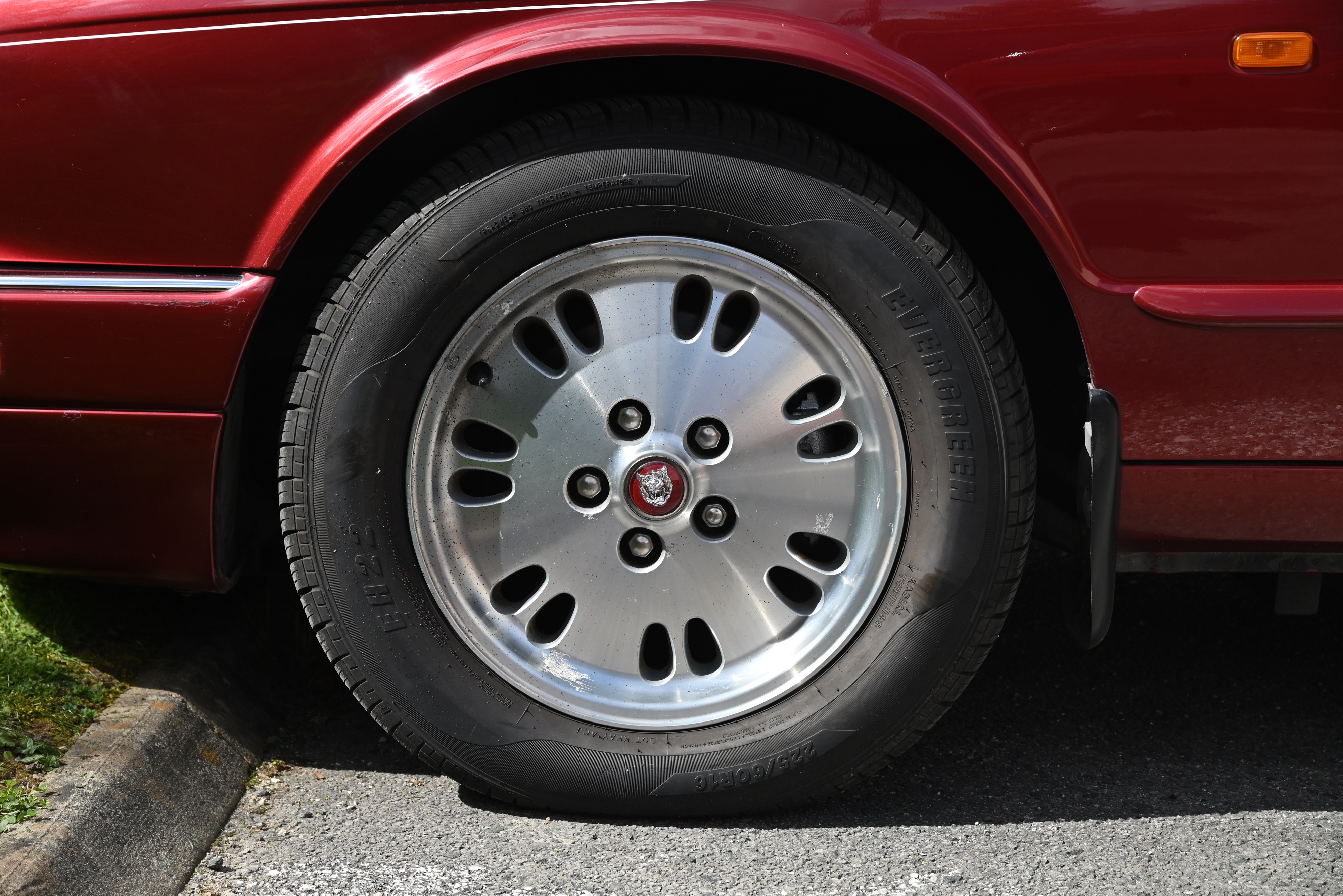 Lot 139 - 1995 Jaguar XJ6 3.2 LWB