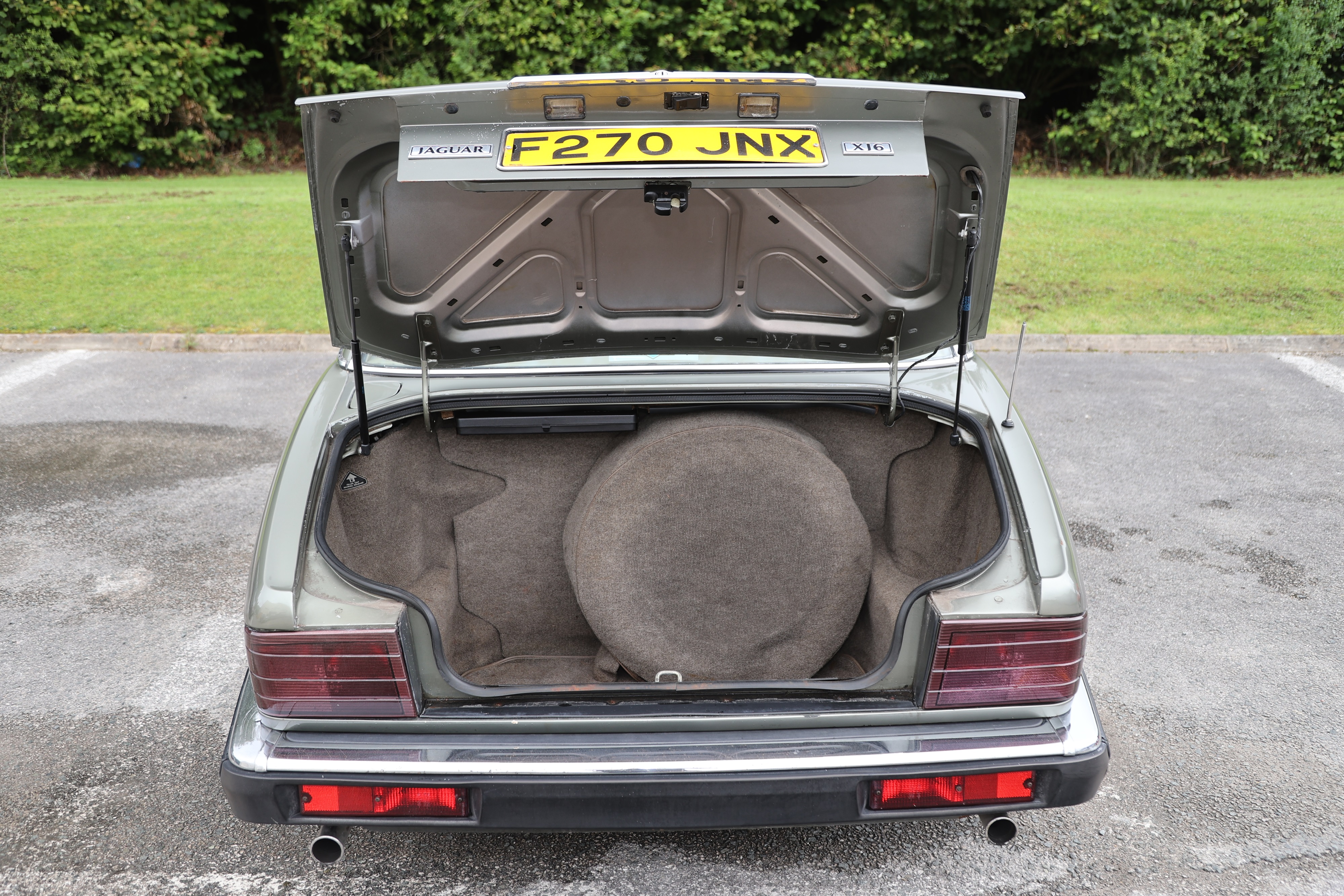 Lot 136 - 1987 Jaguar XJ6 3.6