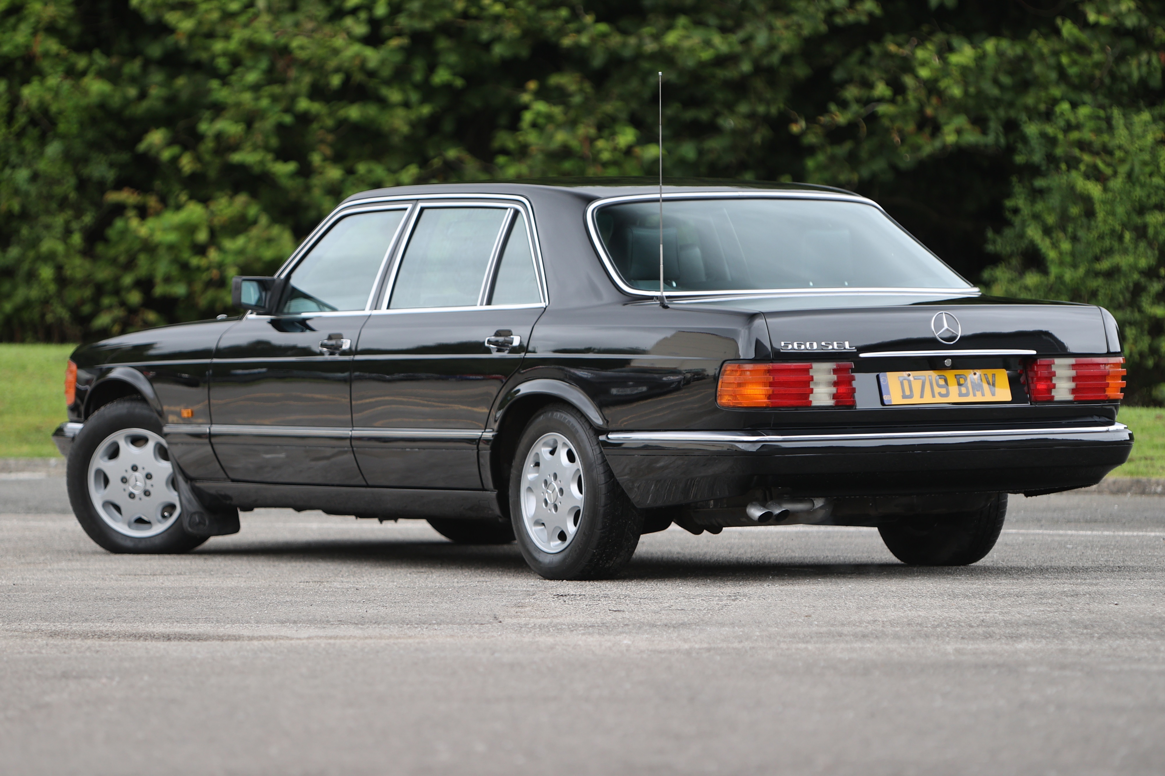 Lot 218 - 1987 Mercedes-Benz 560 SEL