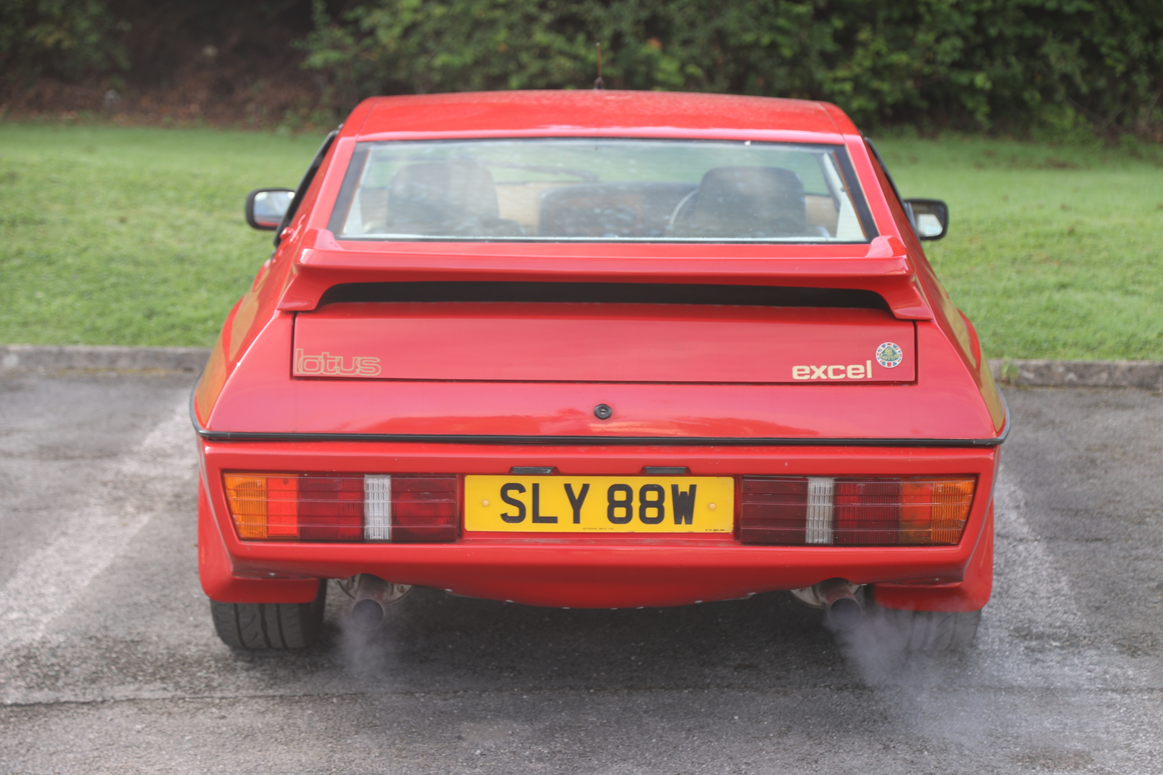 Lot 105 - 1988 Lotus Excel SE