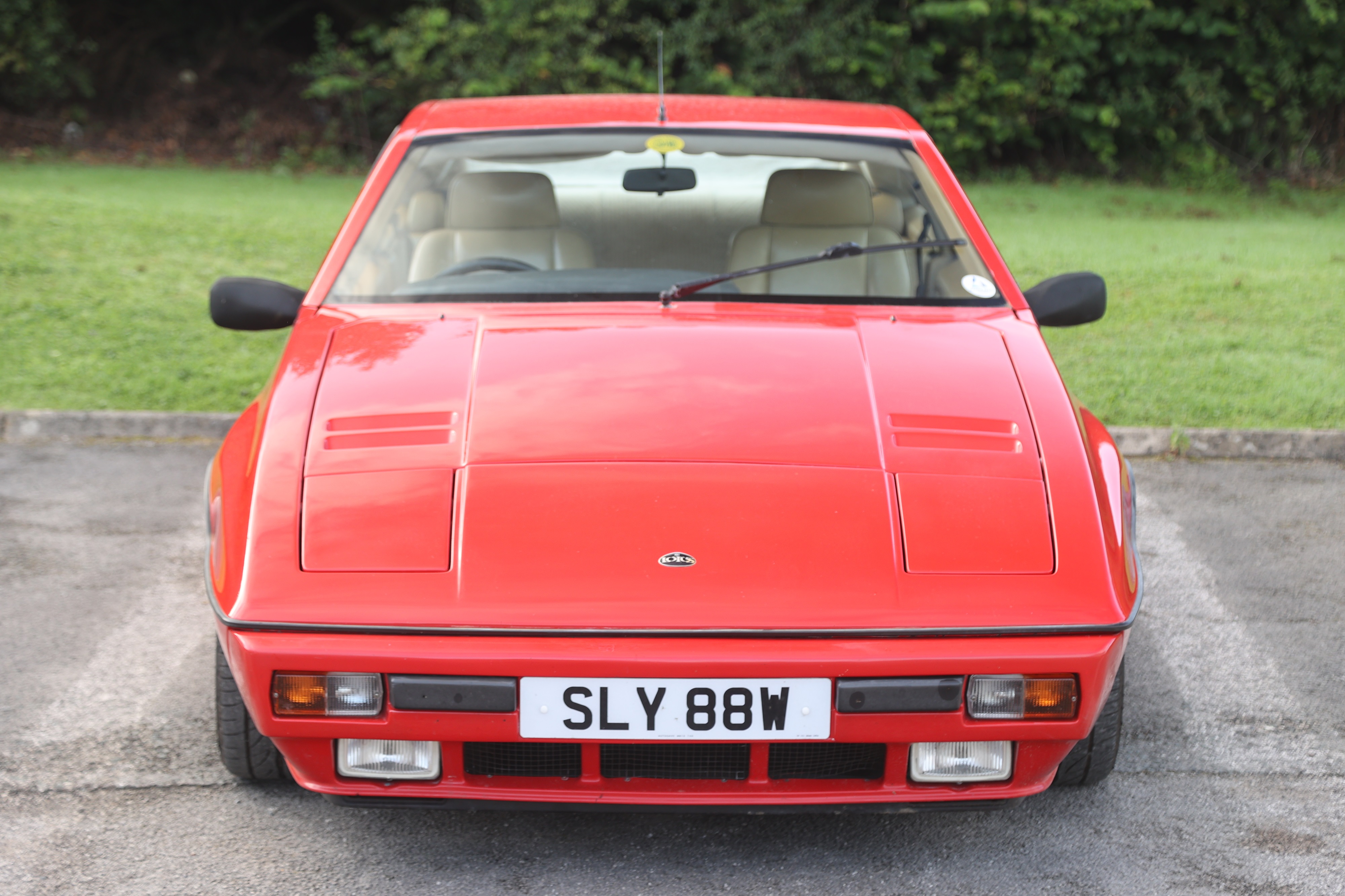 Lot 105 - 1988 Lotus Excel SE