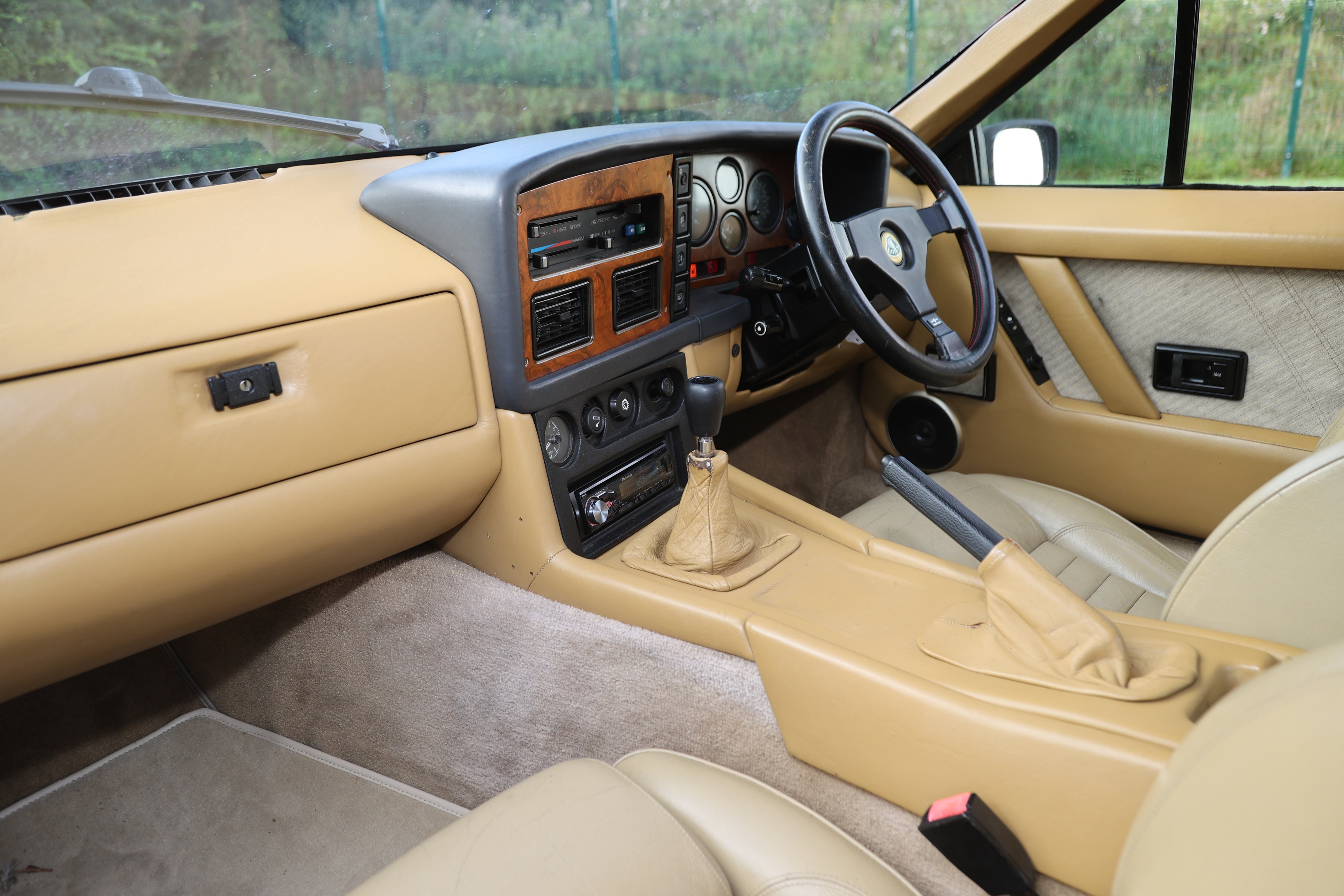 Lot 105 - 1988 Lotus Excel SE