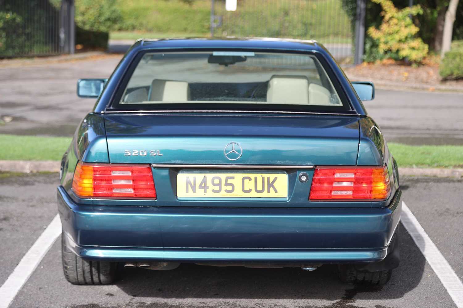 Lot 123 - 1995 Mercedes-Benz SL 320