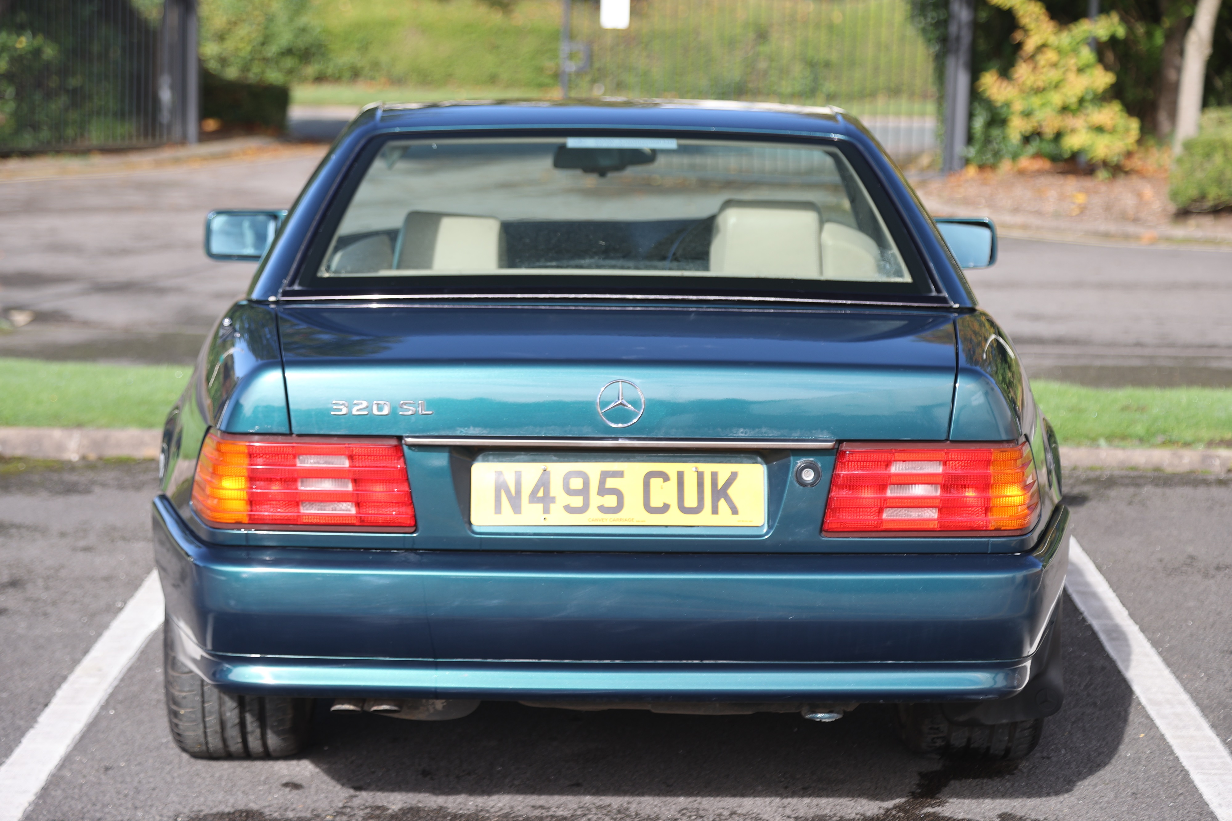 Lot 123 - 1995 Mercedes-Benz SL 320