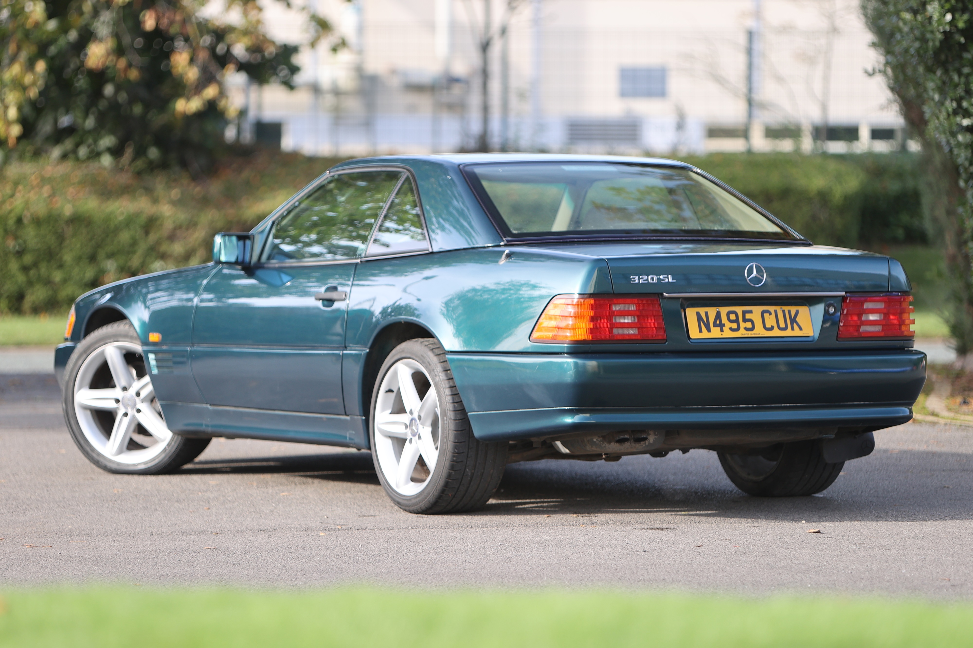 Lot 123 - 1995 Mercedes-Benz SL 320