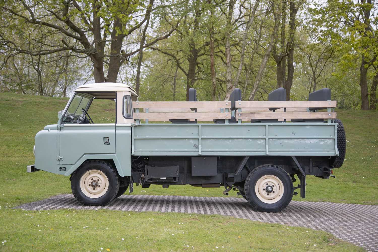 Lot 84 - 1969 Land Rover Santana 2B Forward Control