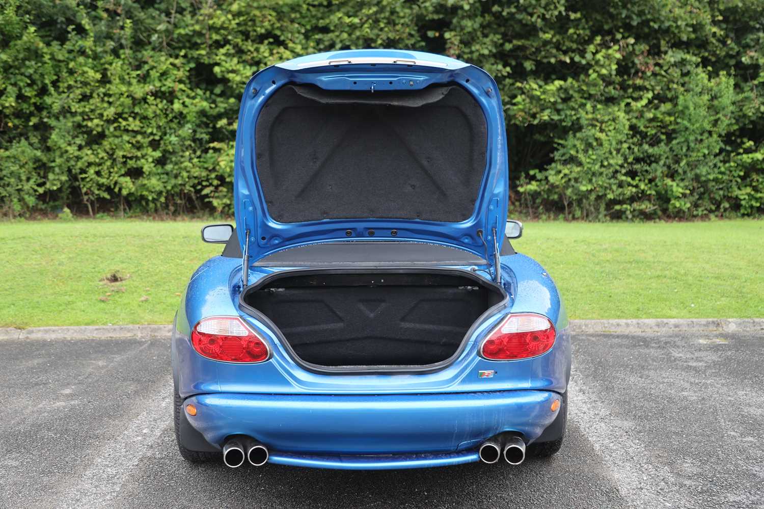 Lot 174 - 2000 Jaguar XK8 4.0 Convertible