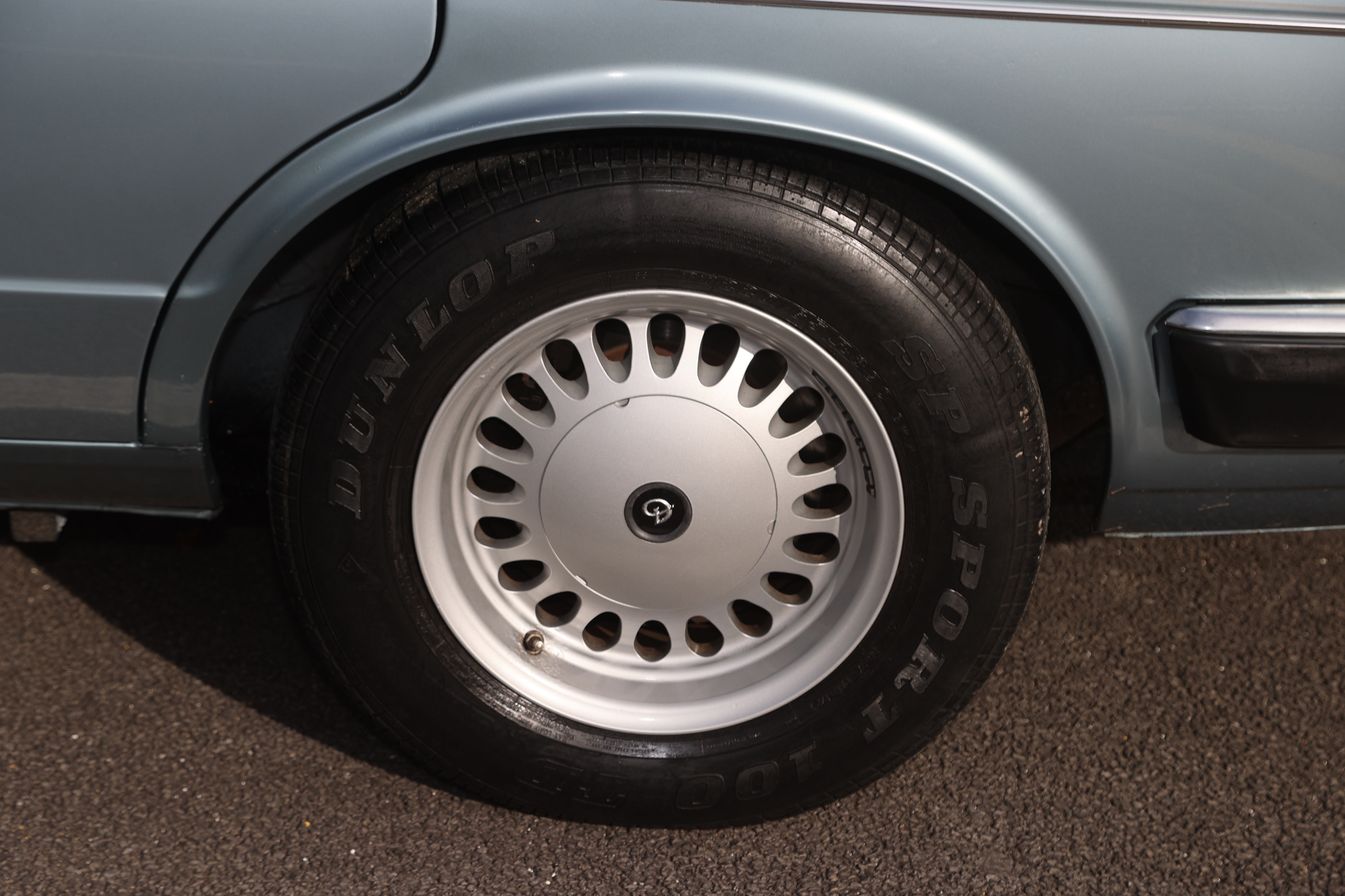 Lot 107 - 1989 Daimler 4.0 Litre