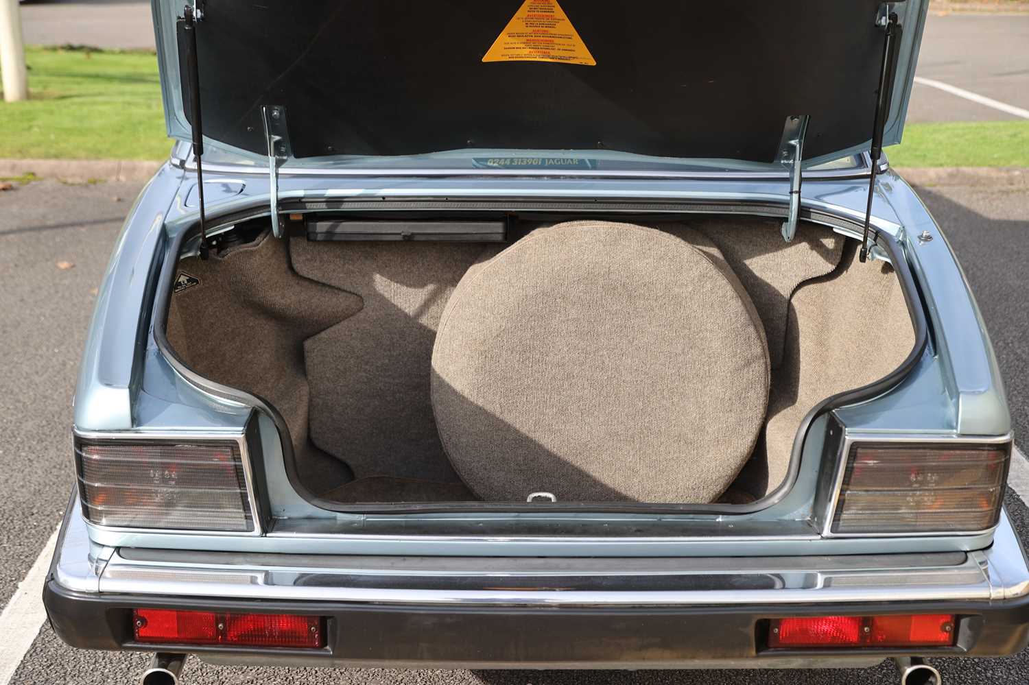 Lot 107 - 1989 Daimler 4.0 Litre