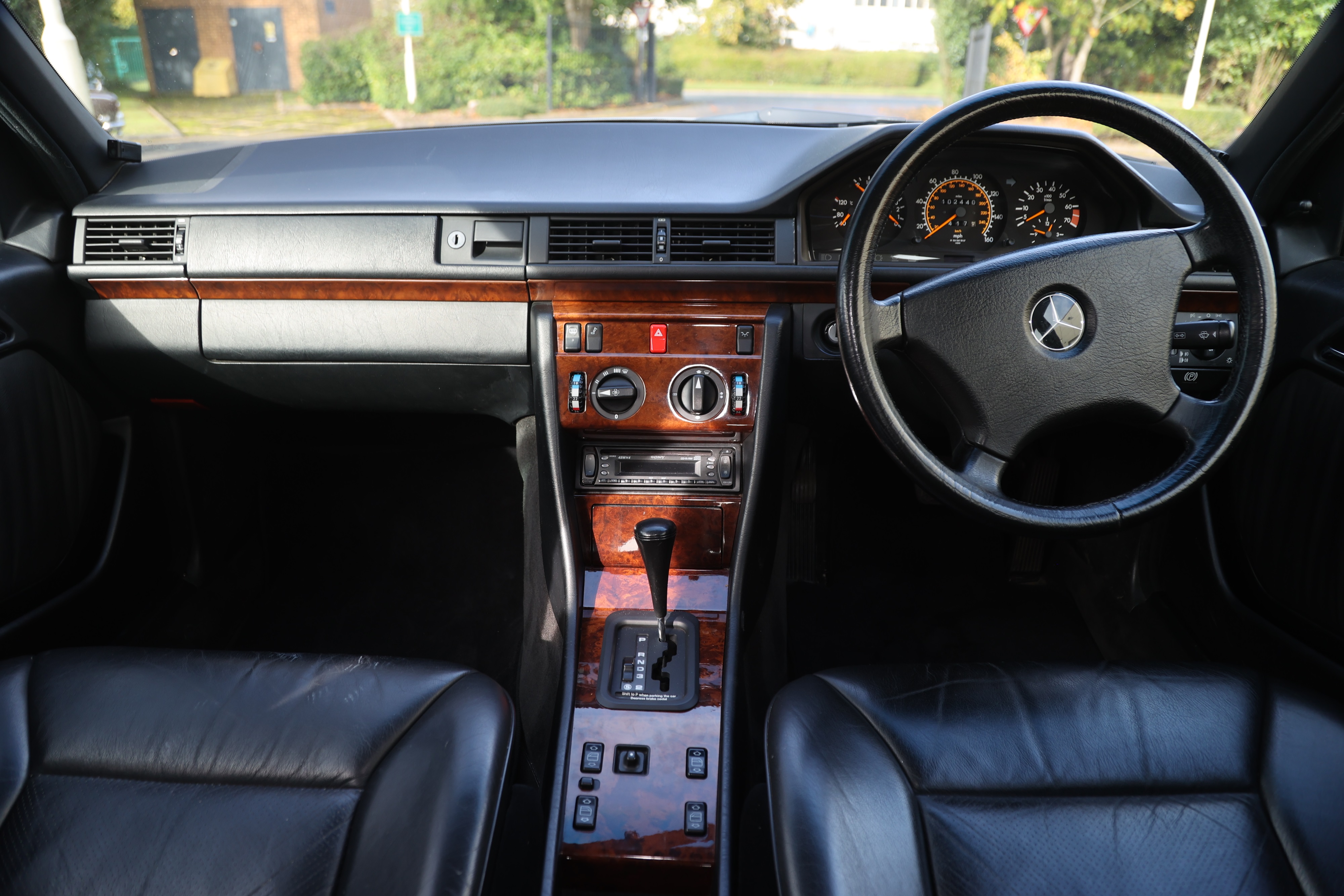 Lot 183 - 1992 Mercedes-Benz 300 E