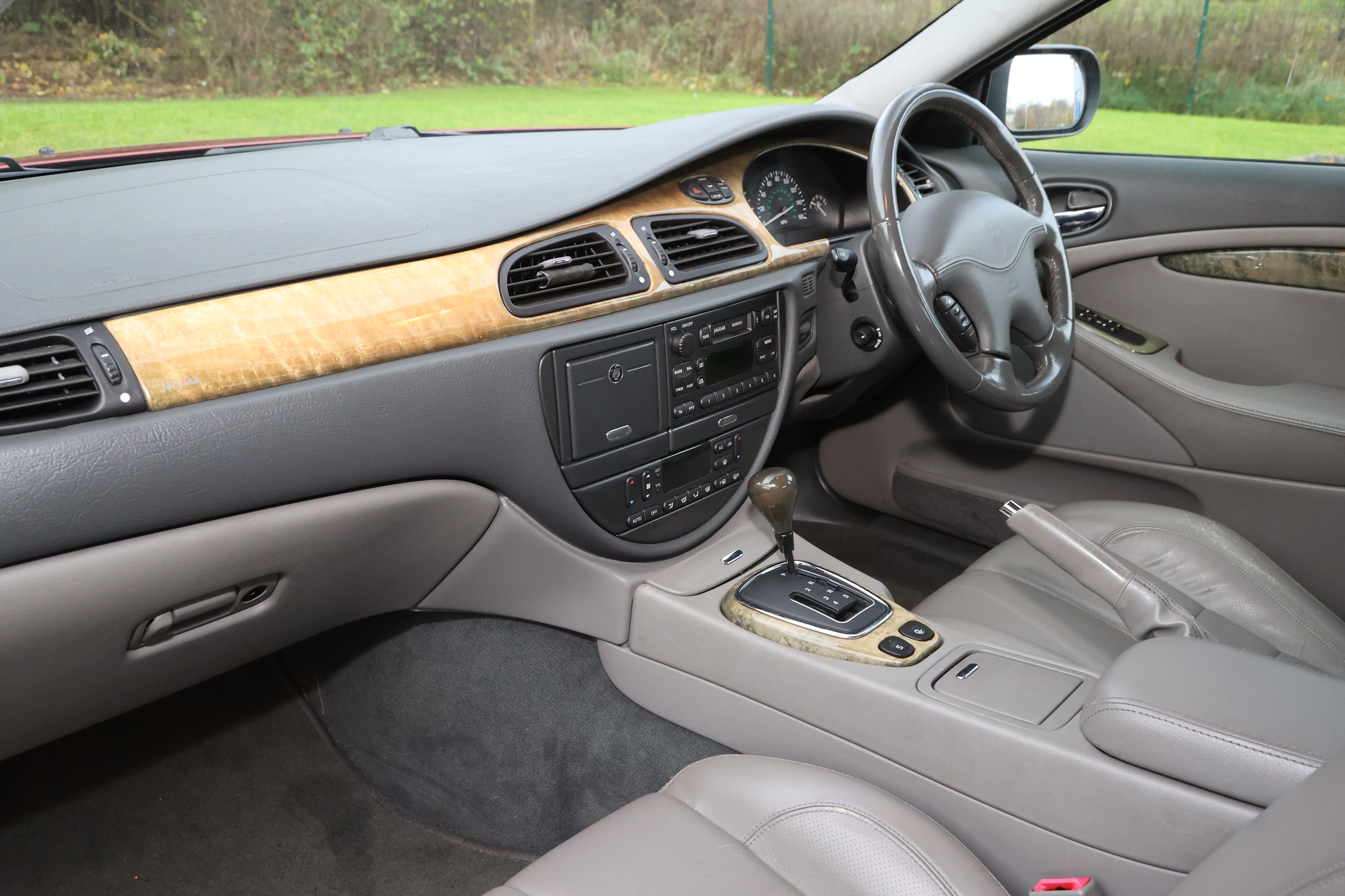 Lot 106 - 2001 Jaguar S-Type 3.0 V6 Sport