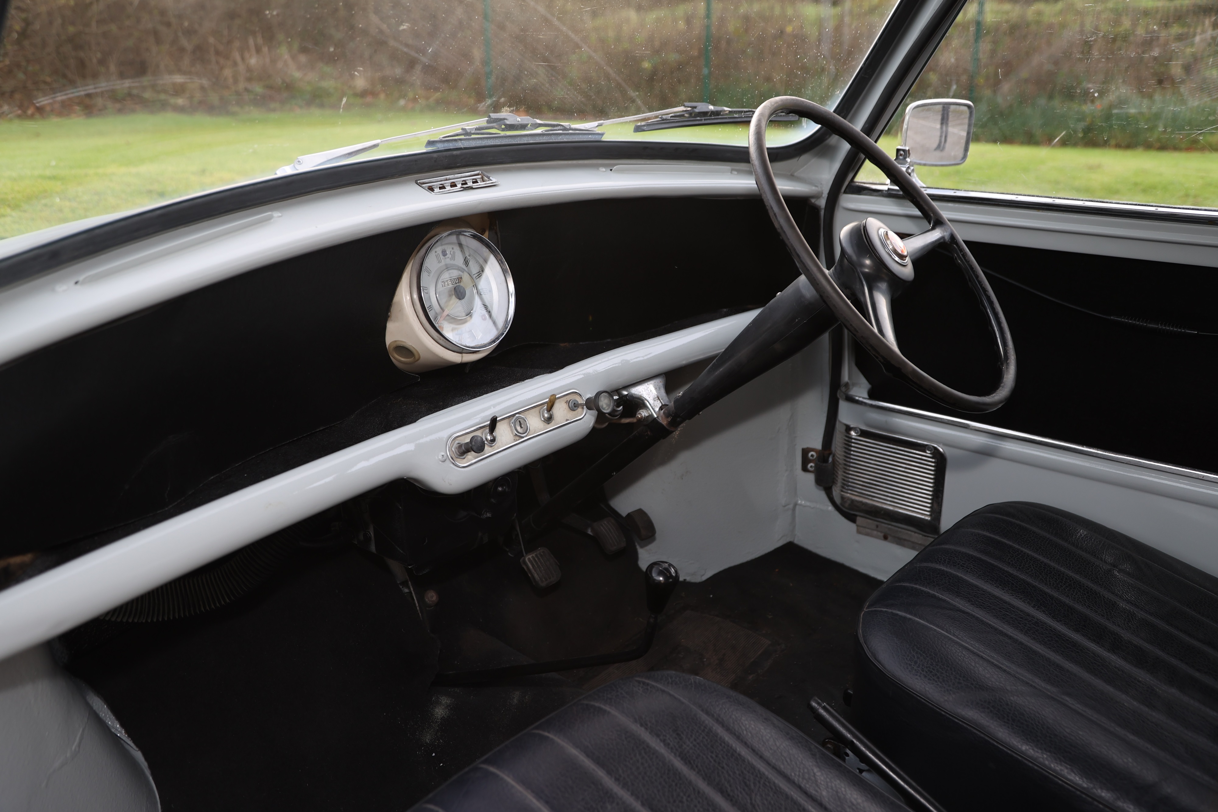 Lot 142 - 1961 Morris Mini Van