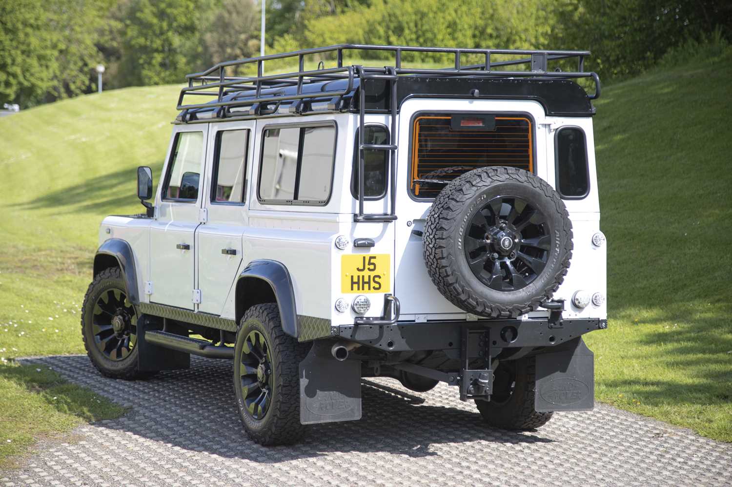 Lot 19 - 2003 Land Rover Defender 110 TD5 Station