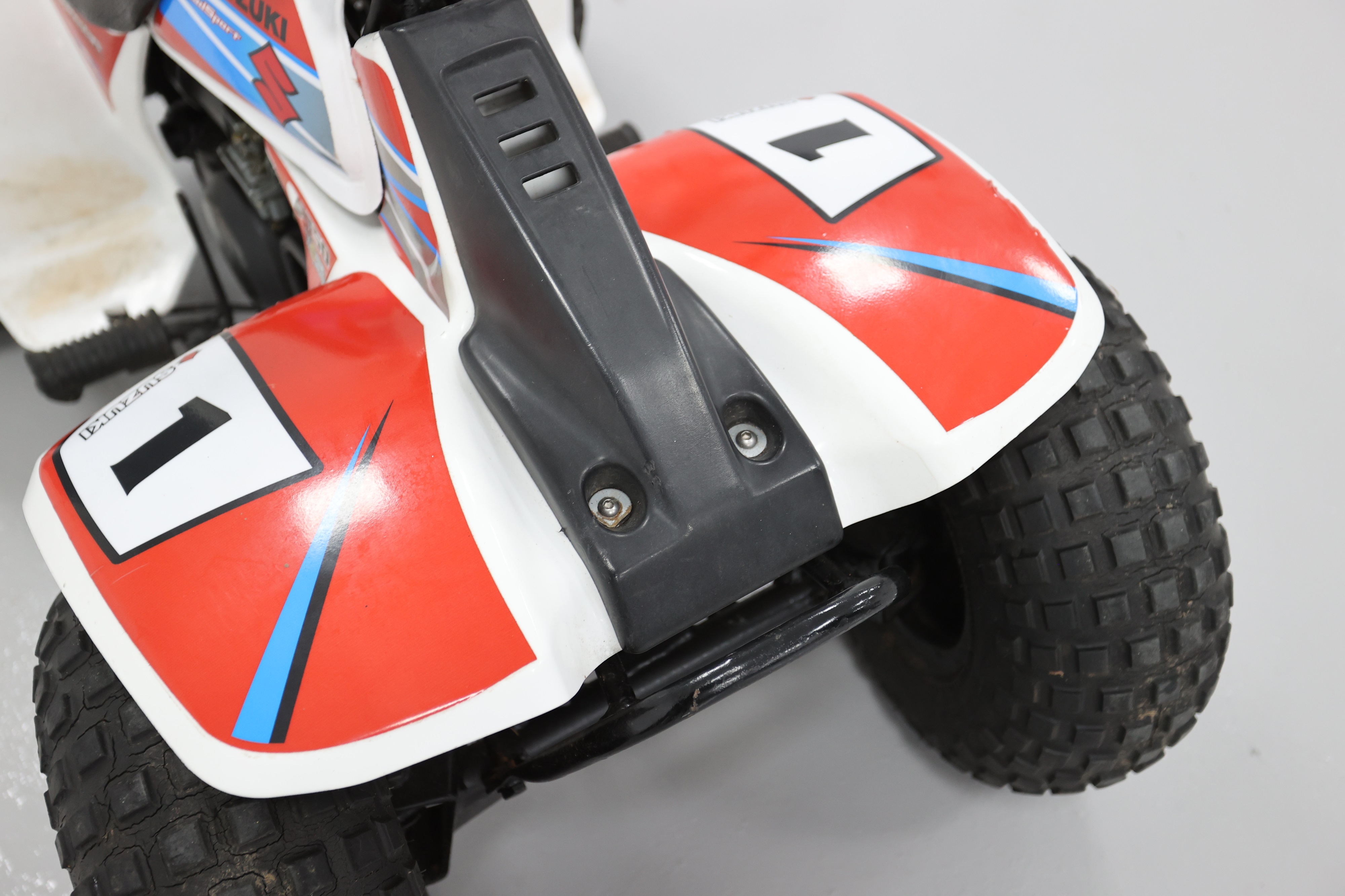 Lot 24 - Suzuki LT50