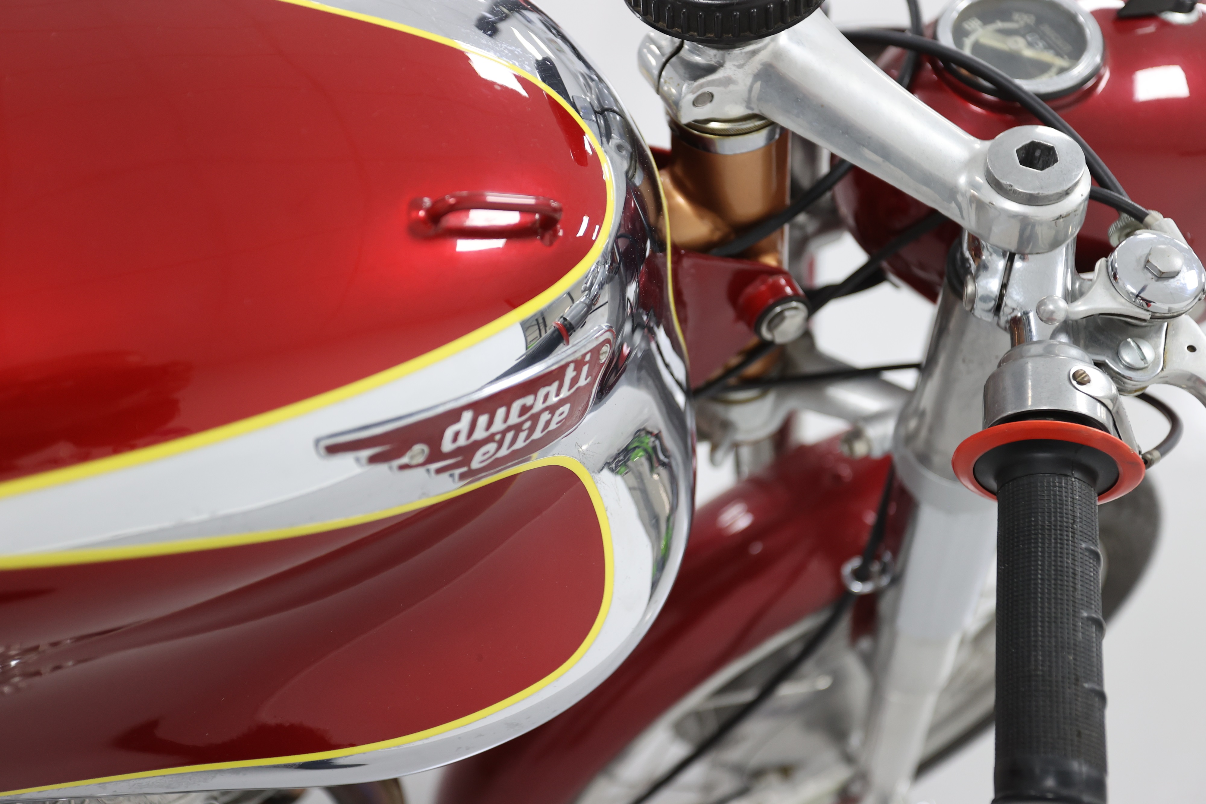 Lot 15 - 1961 Ducati Elite 200