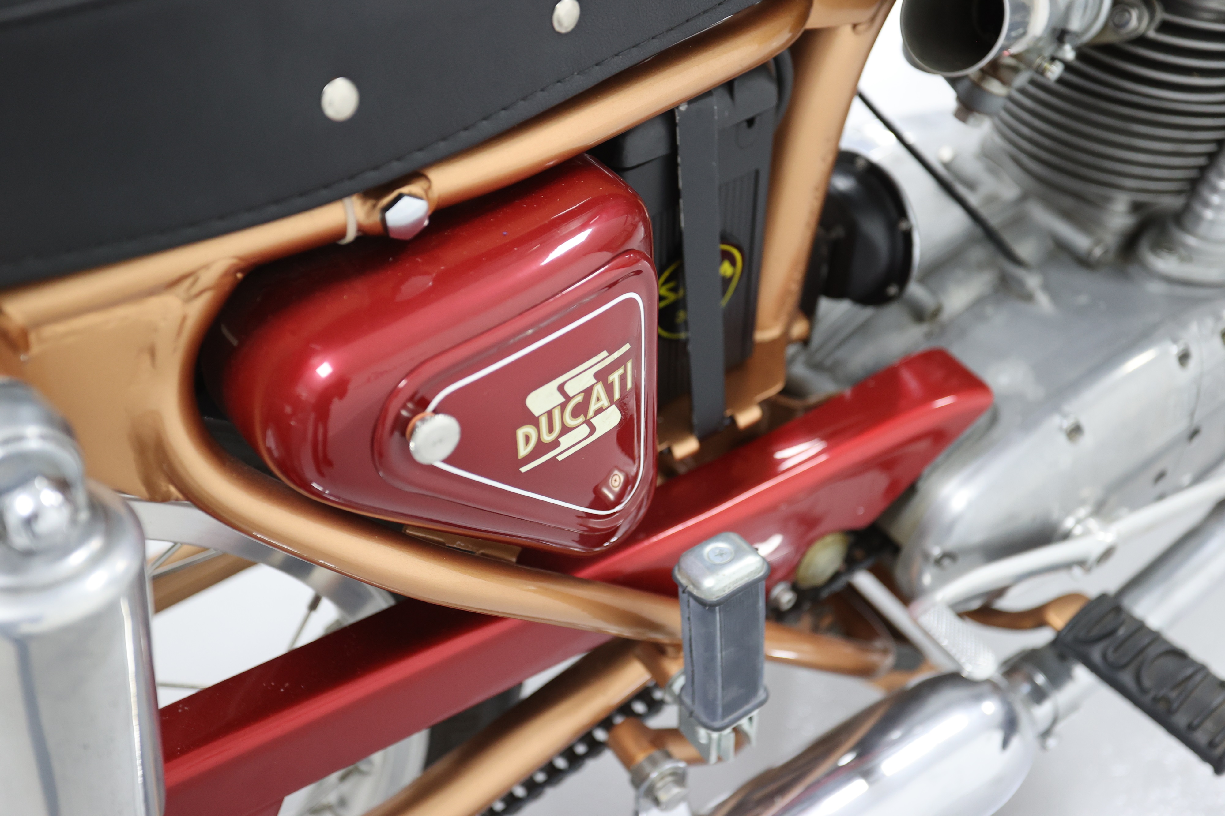 Lot 15 - 1961 Ducati Elite 200