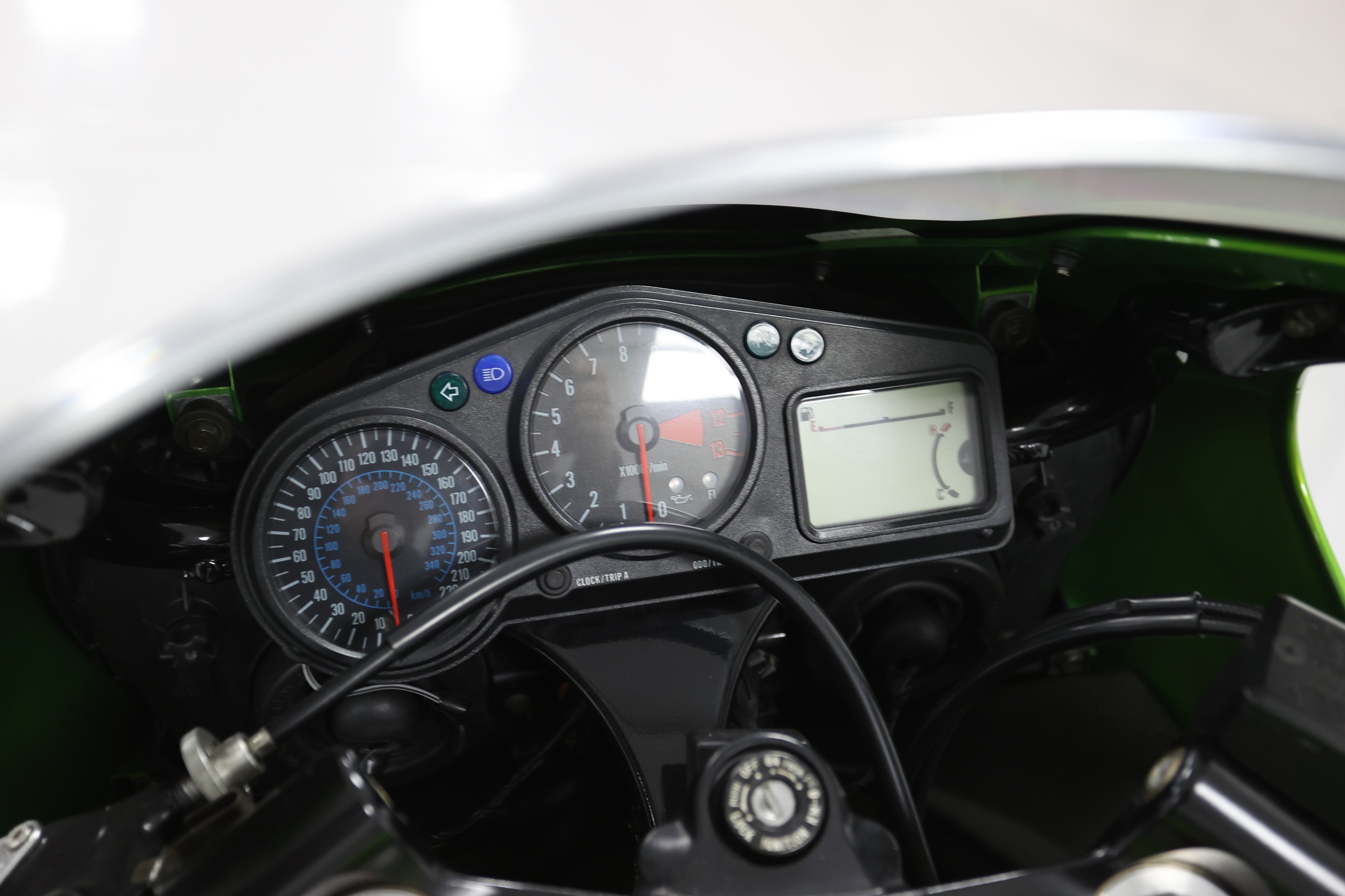 Lot 2 - 2000 Kawasaki ZX-12R Ninja